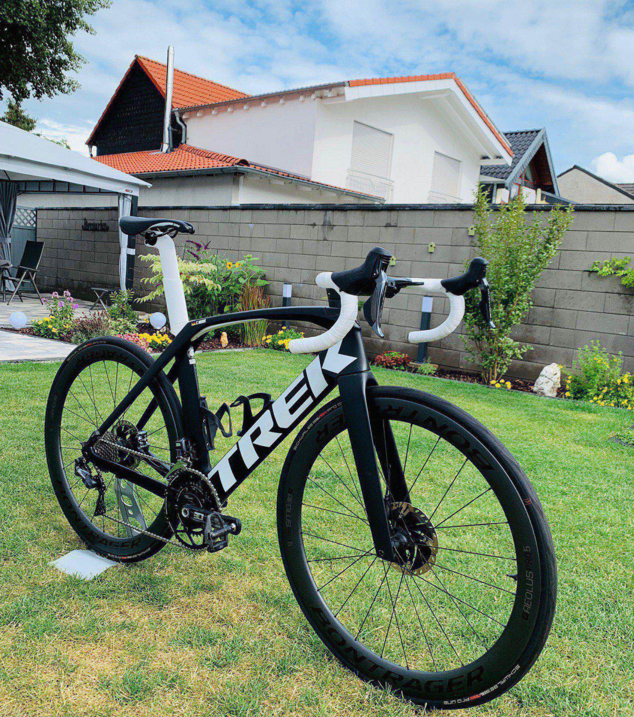 Trek Madone SLR 6 Disc Speed used in 56 cm | buycycle