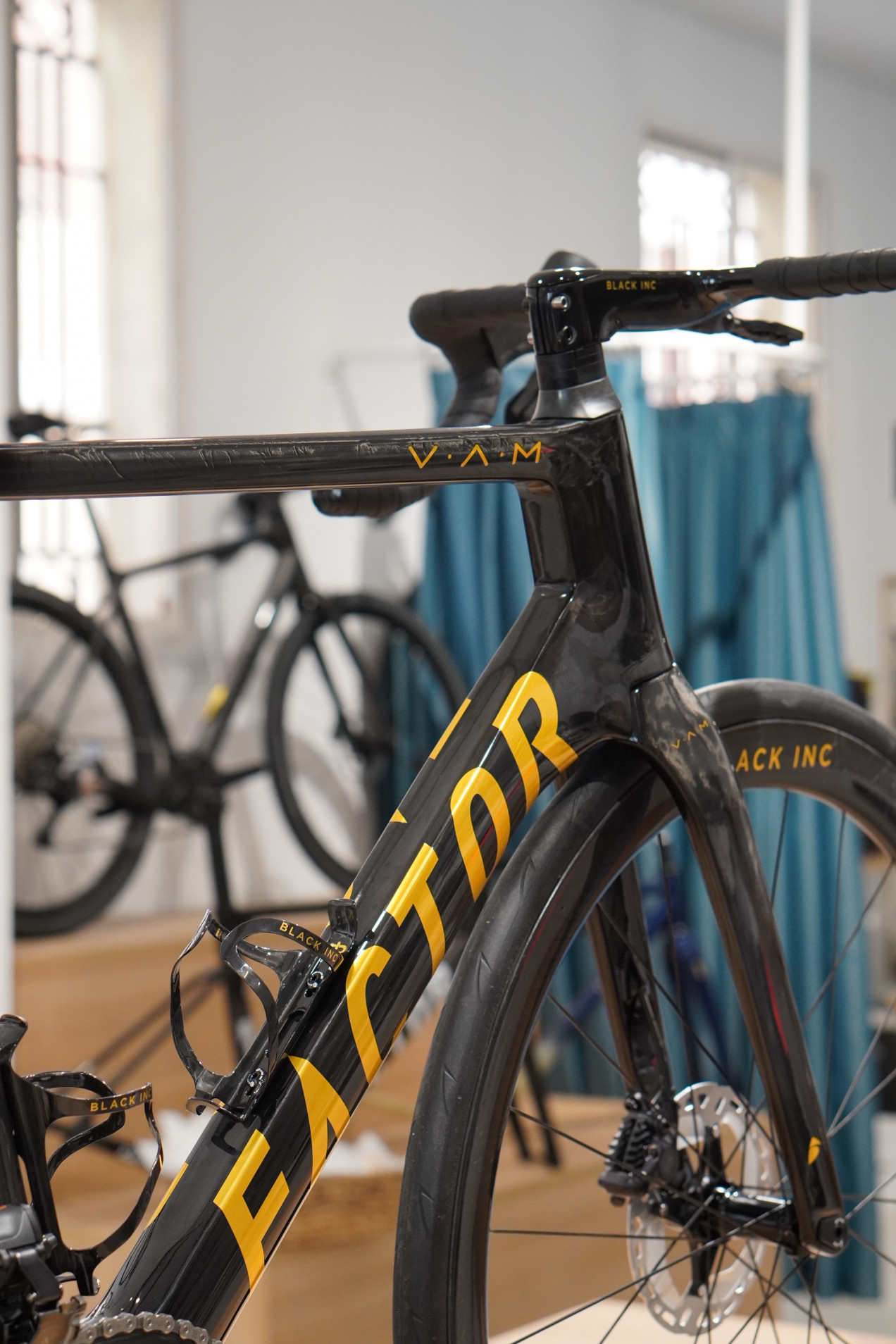 Factor Ostro VAM Ed. Limitada Gold gebruikt in 56 cm | buycycle