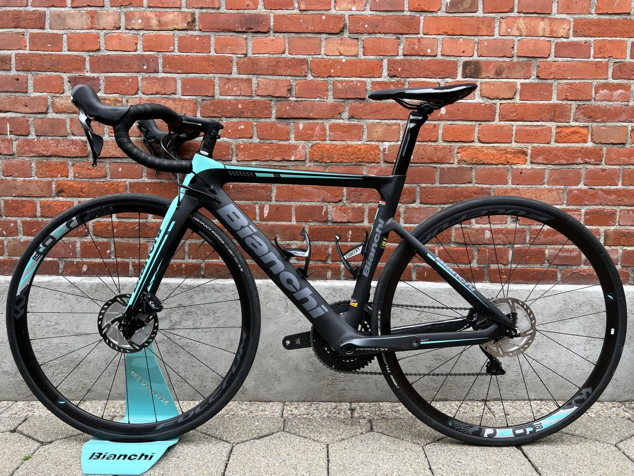 Bianchi Aria Disc Ultegra used in 50 cm | buycycle