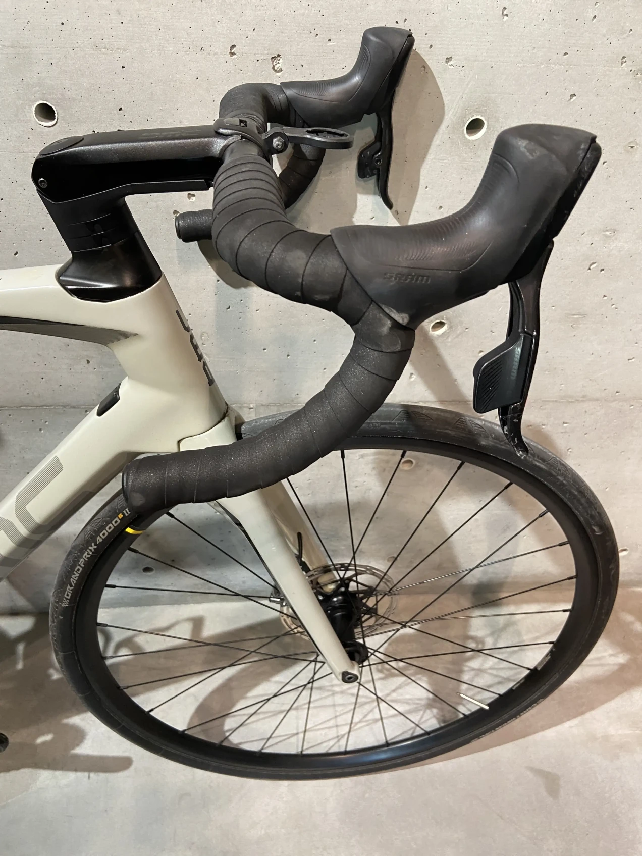 Achetez un vélo d'occasion BMC Roadmachine 01 TWO en M | buycycle