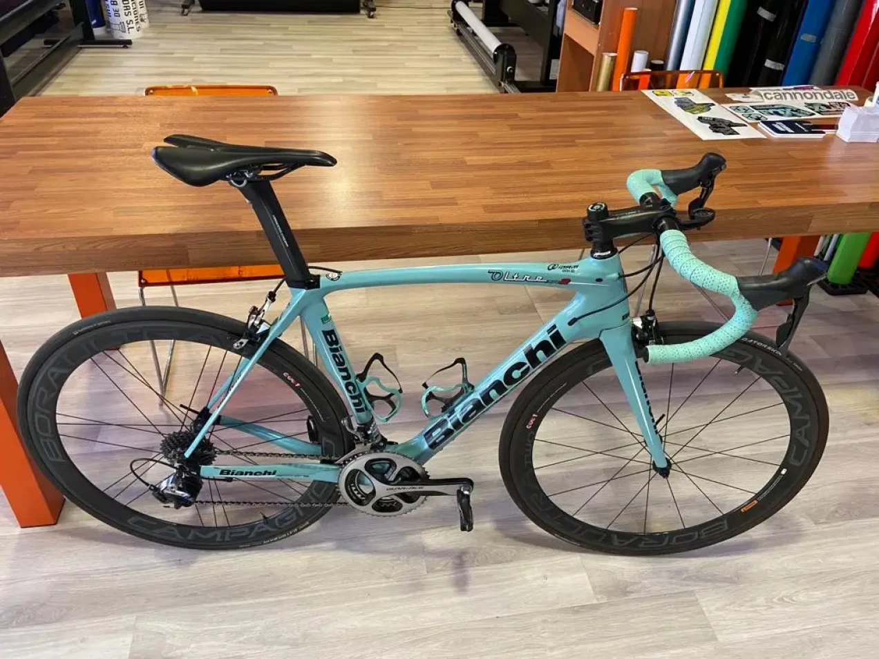 Achetez un vélo d'occasion Bianchi Oltre XR.2 Dura Ace Di2 en m | buycycle