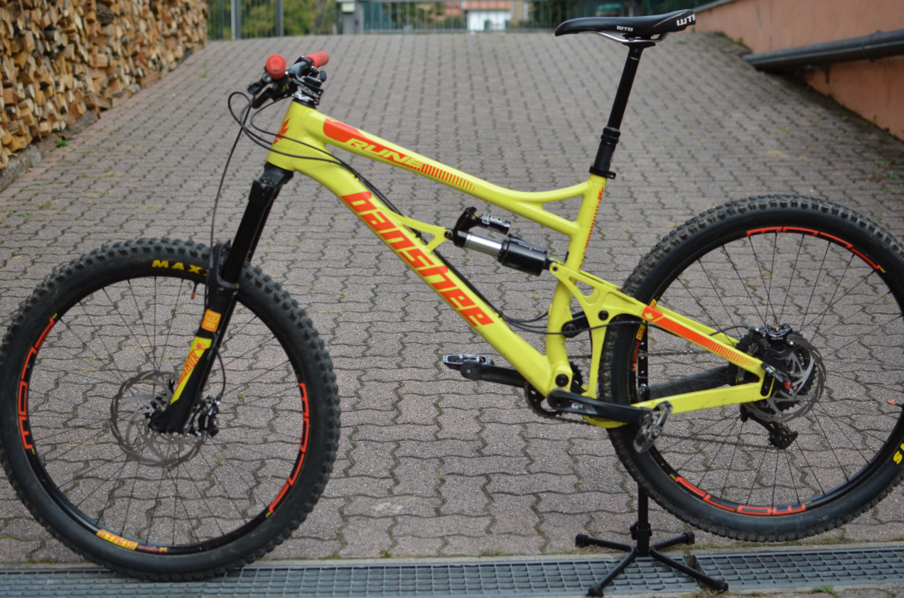 Banshee Rune V2 used in L | buycycle