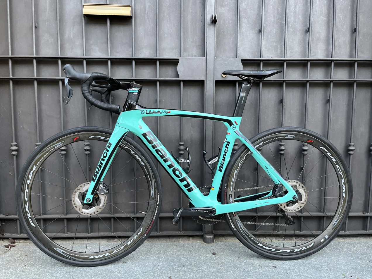 Bianchi Oltre XR4 CV Disc Ultegra Di2 gebruikt in 53 cm | buycycle