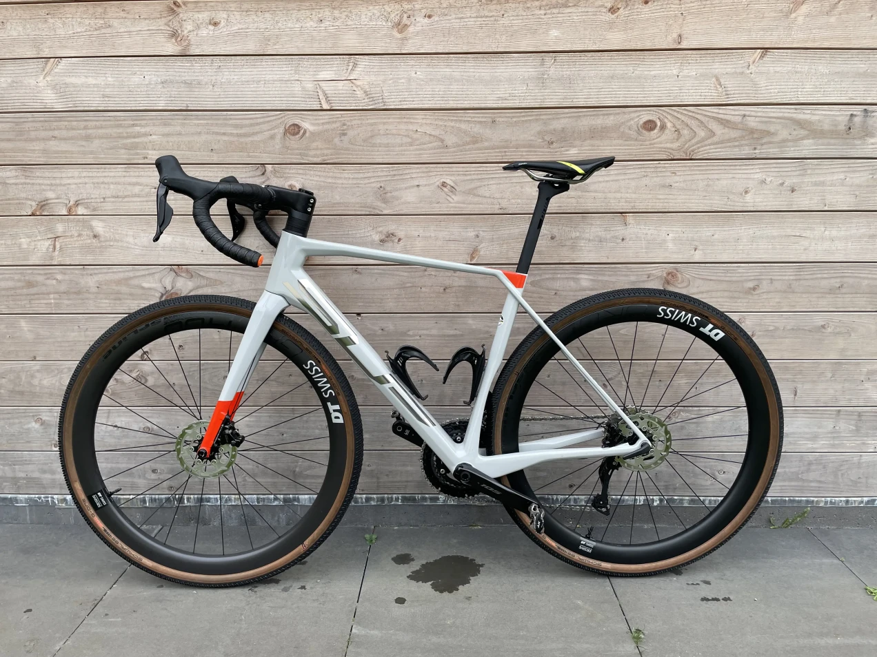 Superior X-Road TEAM ELITE Di2 used in 54 cm | buycycle