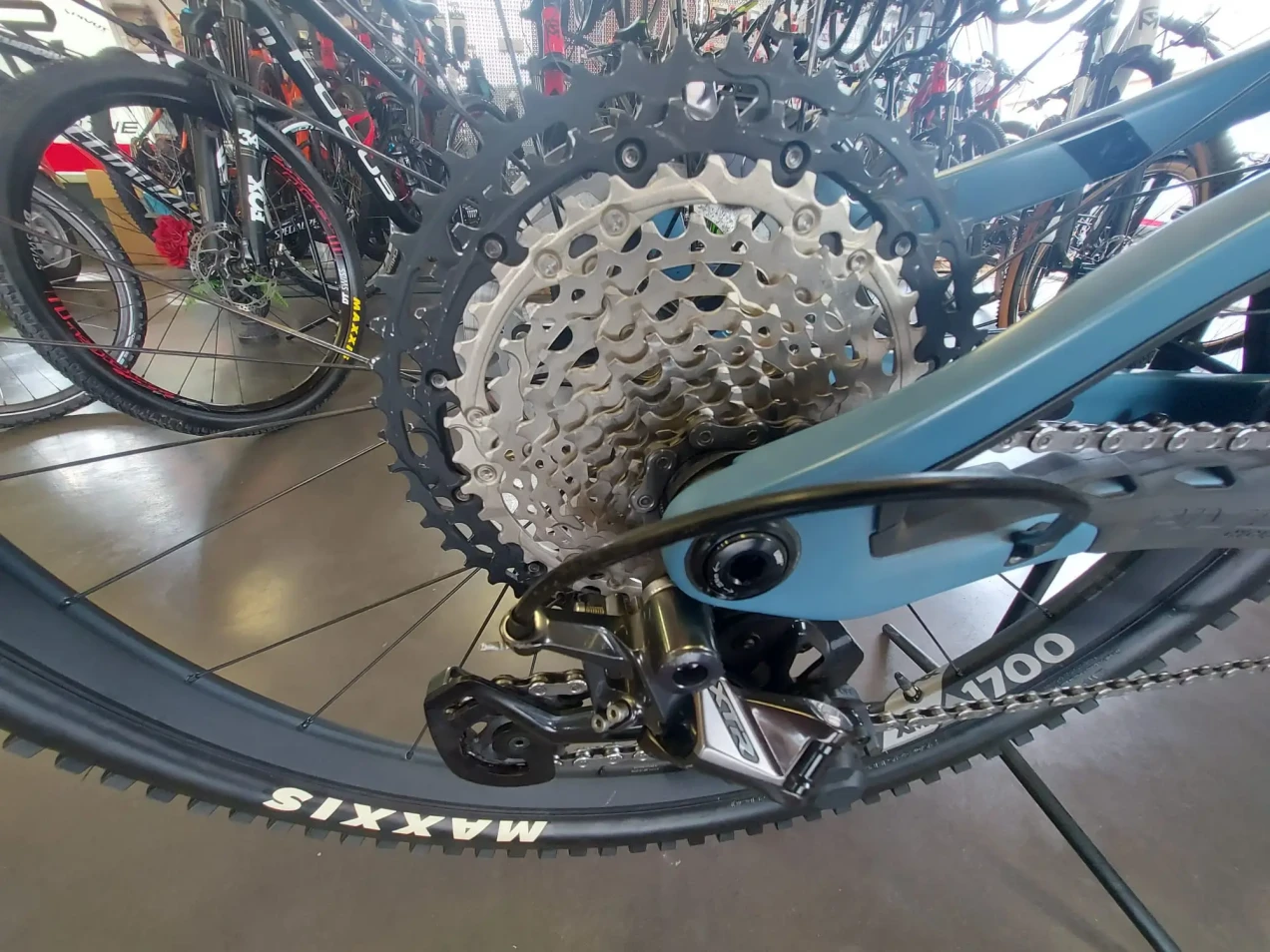 Pivot Trail 429 Pro XT/XTR Enduro w/ Carbon Wheels used in l | buycycle