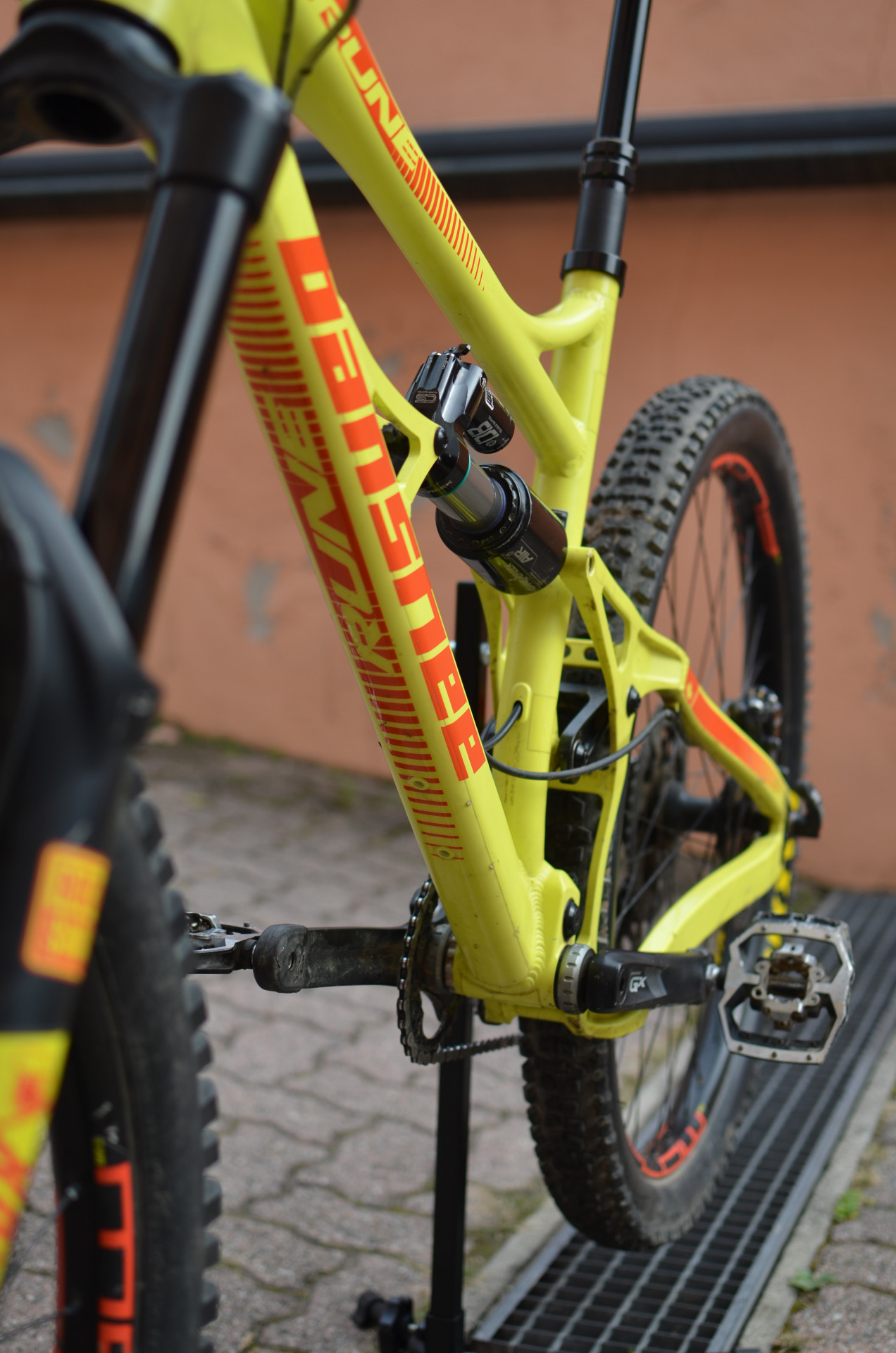 Banshee Rune V2 used in L | buycycle