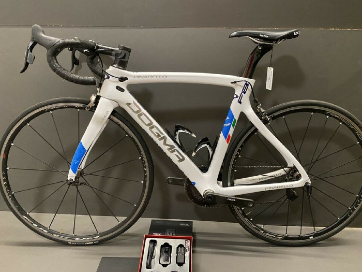 Pinarello DOGMA F8 gebruikt in 52 cm | buycycle