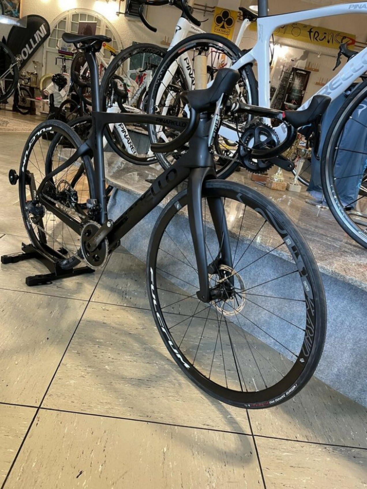 Pinarello Prince Disk Ultegra Di2 Bike used in 53 cm | buycycle