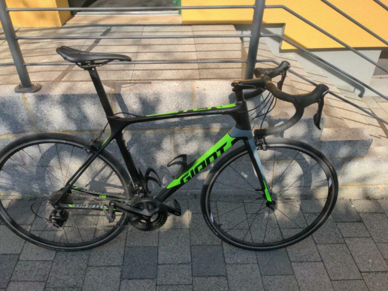 Giant TCR Advanced 2 used in l | buycycle