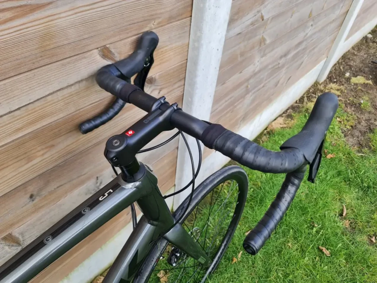 Trek Domane AL 5 Disc used in 61 cm | buycycle