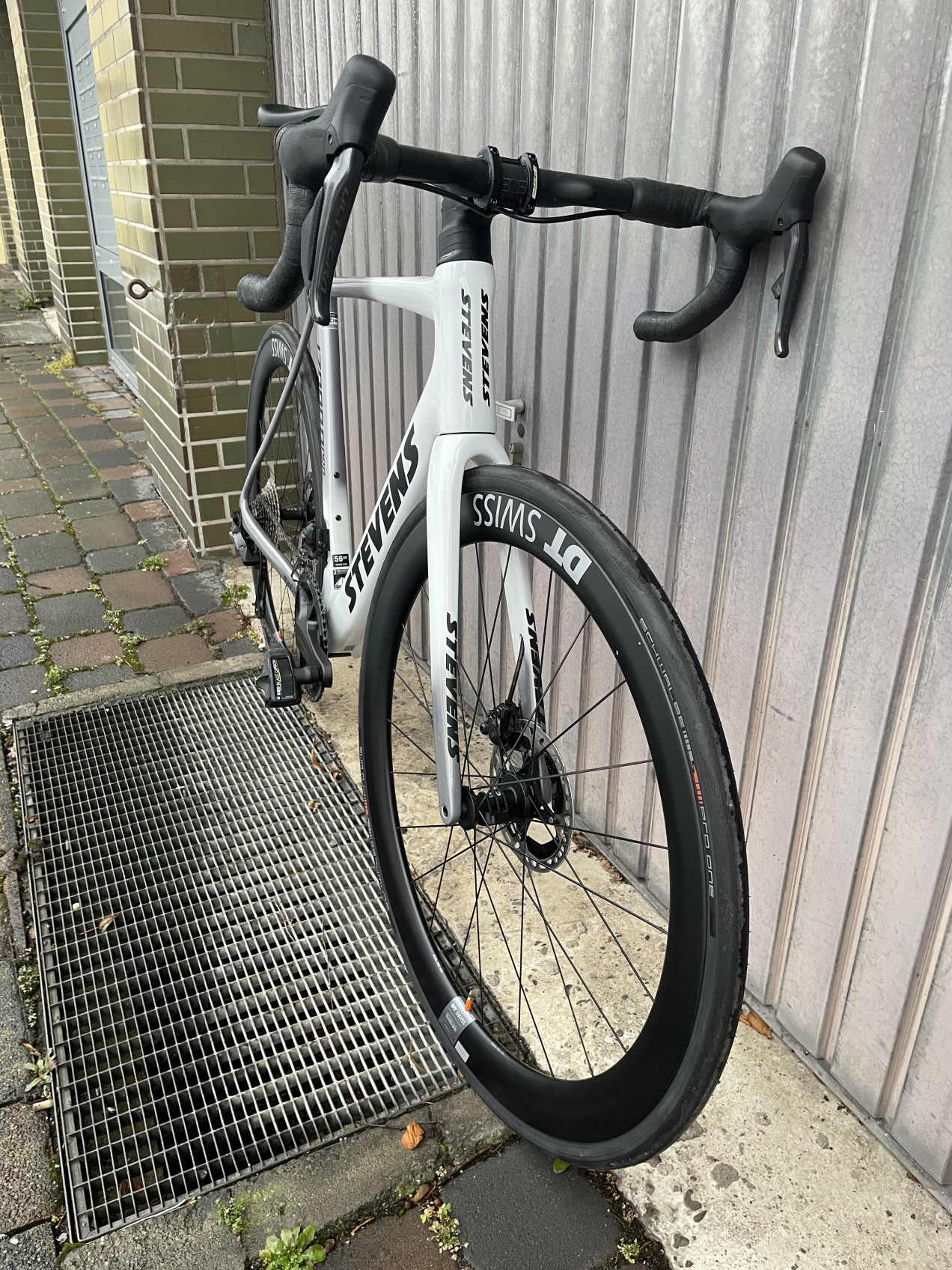 Stevens Izoard Pro Disc Ultegra Di2 12x Custom used in 56 cm | buycycle