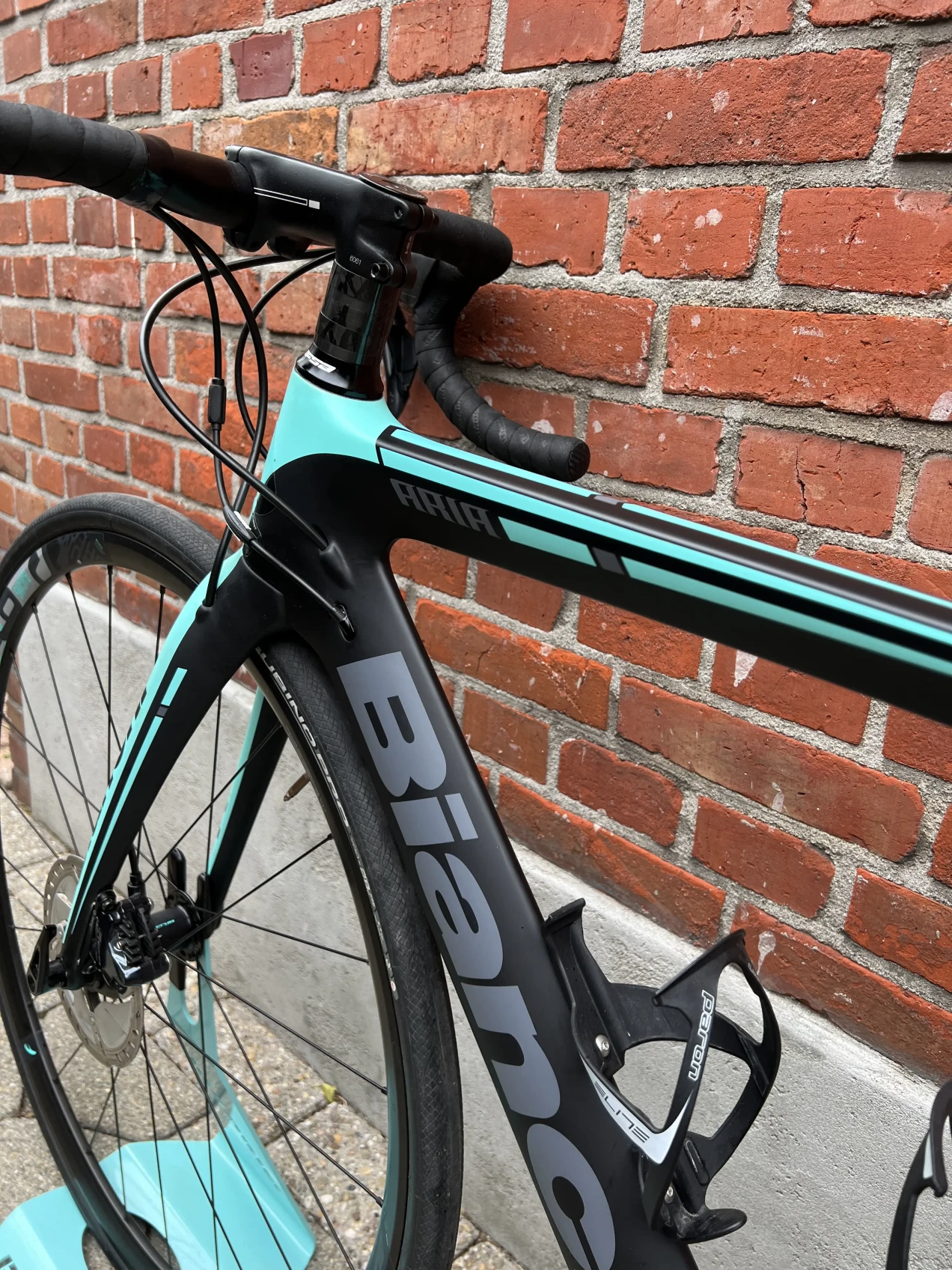 Bianchi Aria Disc Ultegra used in 50 cm | buycycle