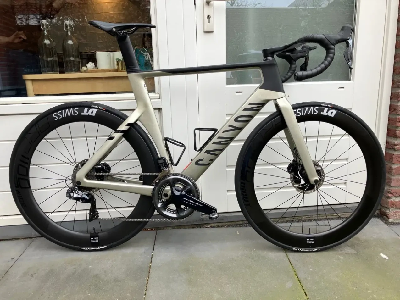 Canyon Aeroad CFR Disc Di2 used in l | buycycle