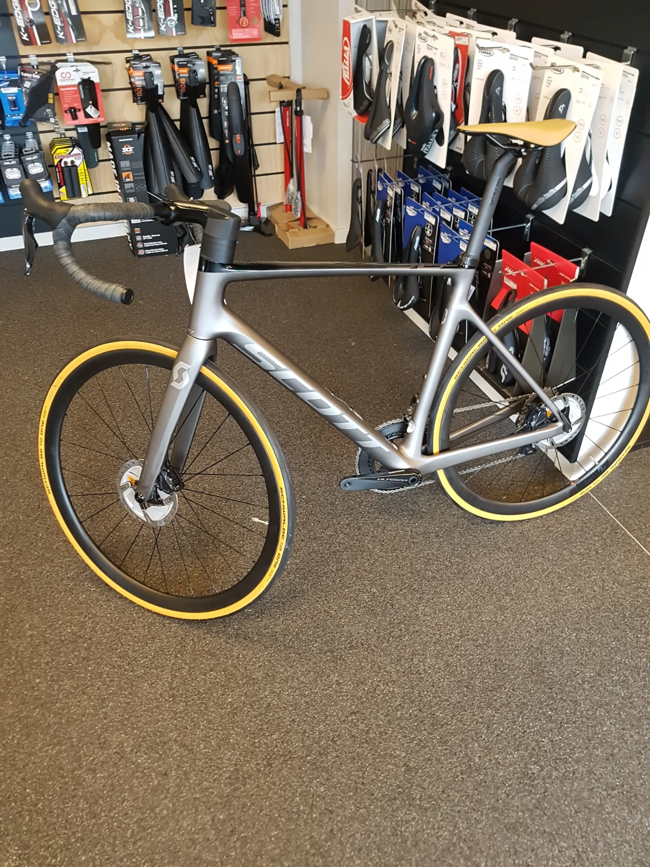 Scott Addict RC 15 used in l | buycycle