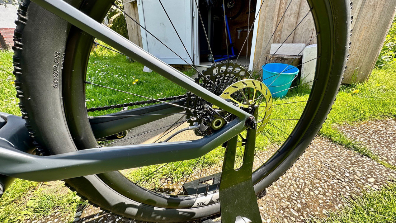 Achetez un vélo d'occasion Canyon Lux Trail CF 8 en l | buycycle