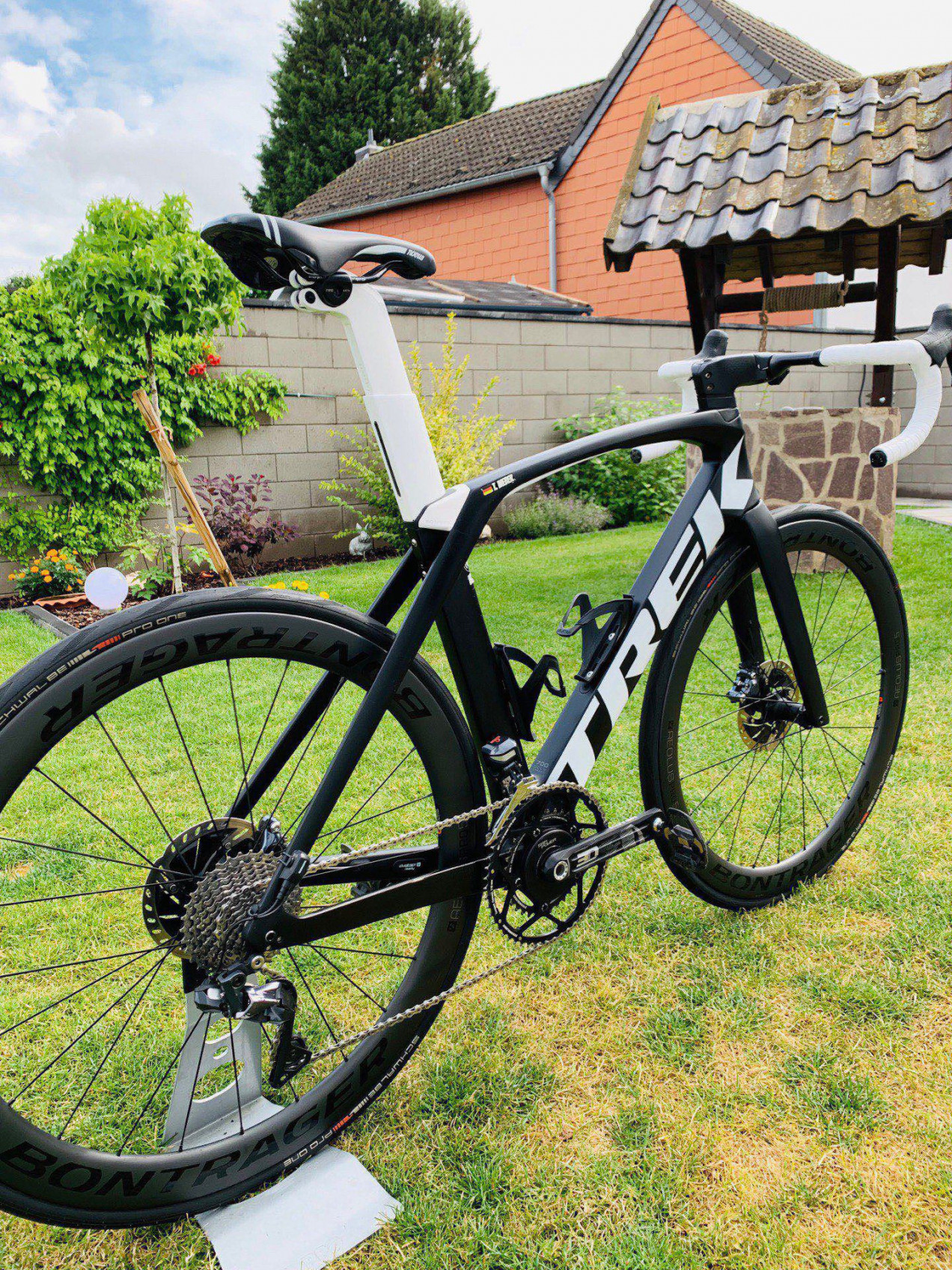 Trek Madone SLR 6 Disc Speed used in 56 cm | buycycle