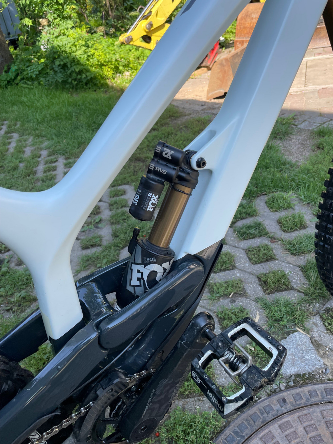 YT Industries Tues Pro Race used in LG | buycycle