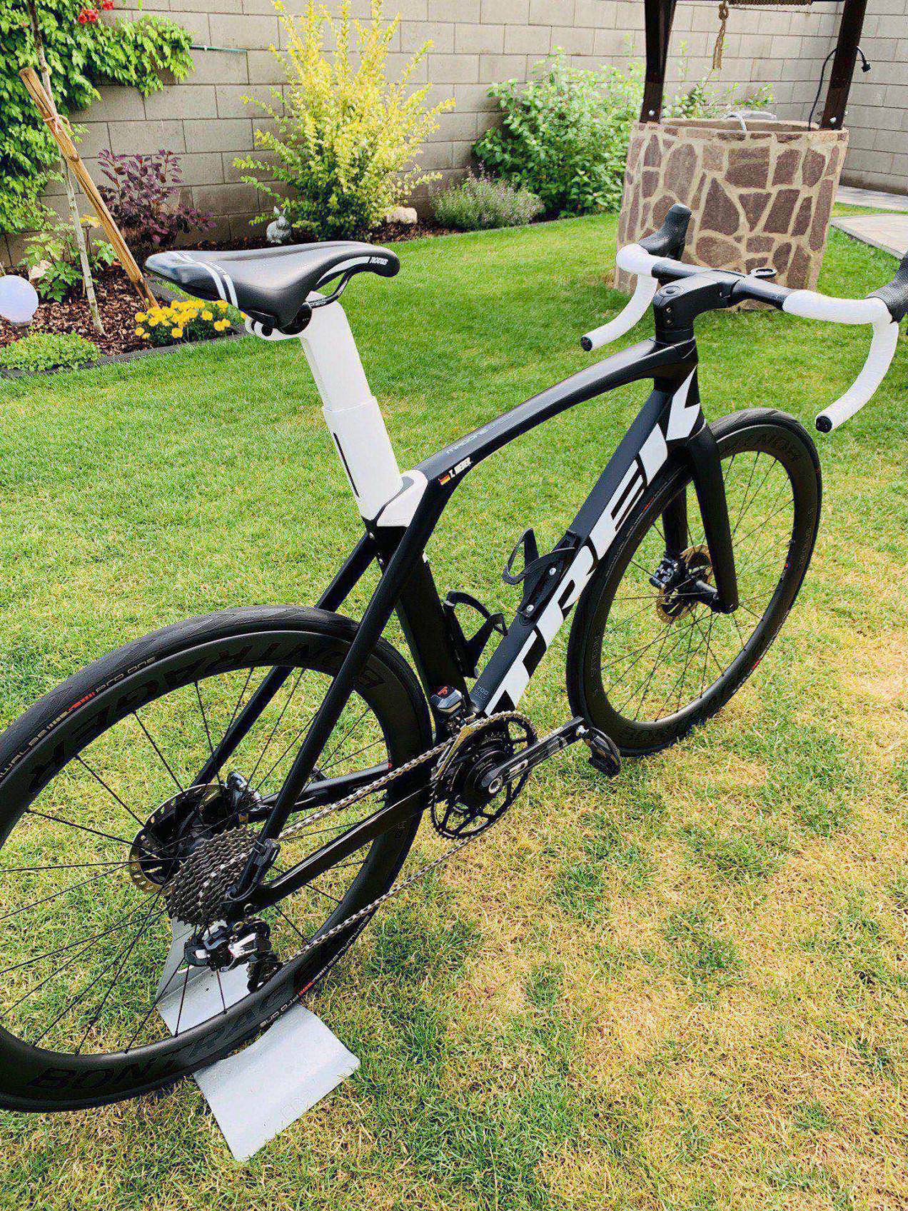 Trek Madone SLR 6 Disc Speed used in 56 cm | buycycle
