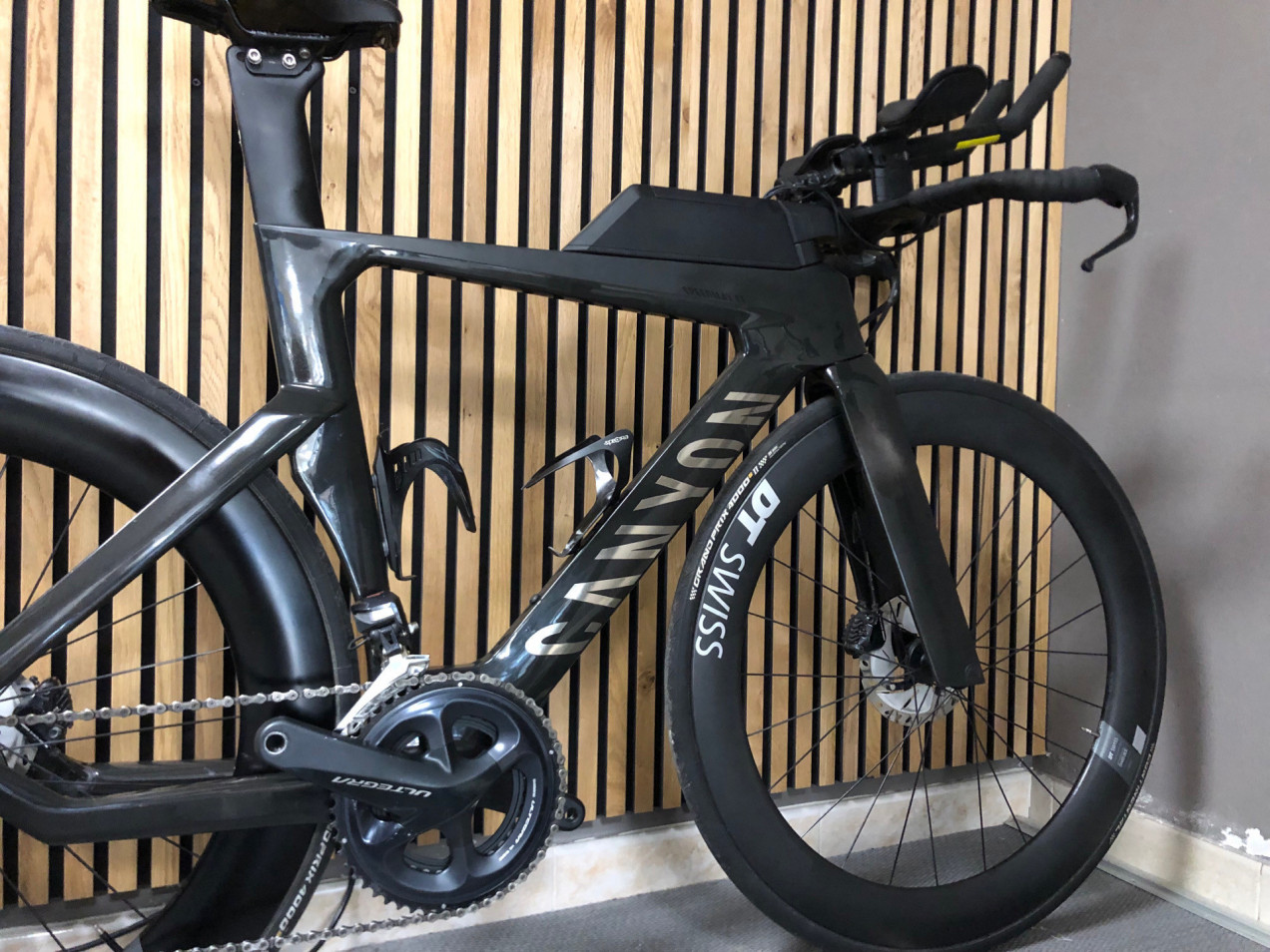 Achetez un vélo d'occasion Canyon Speedmax CF 8 DISC Di2 en SM | buycycle