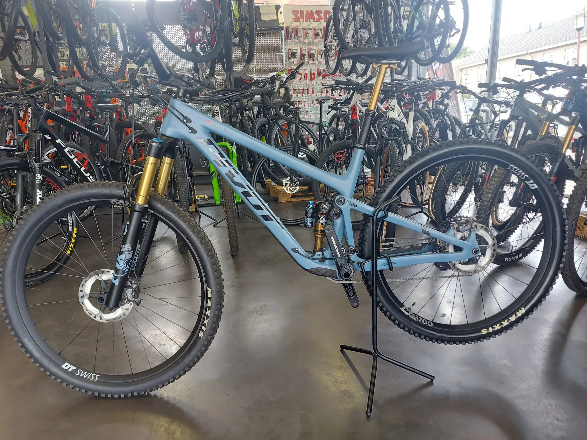 Pivot Trail 429 Pro XT/XTR Enduro w/ Carbon Wheels used in l | buycycle