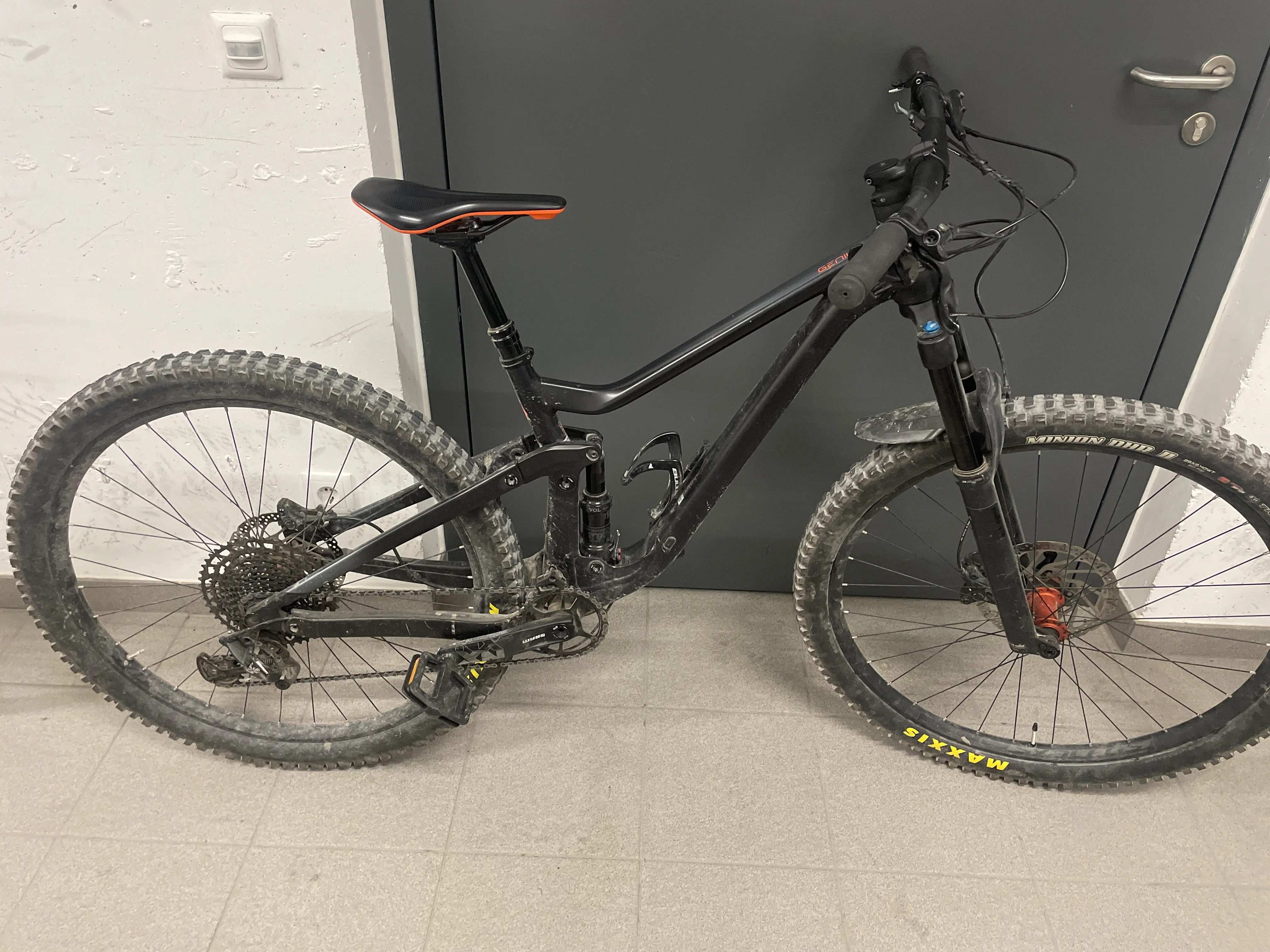 Scott Genius 950 used in s | buycycle