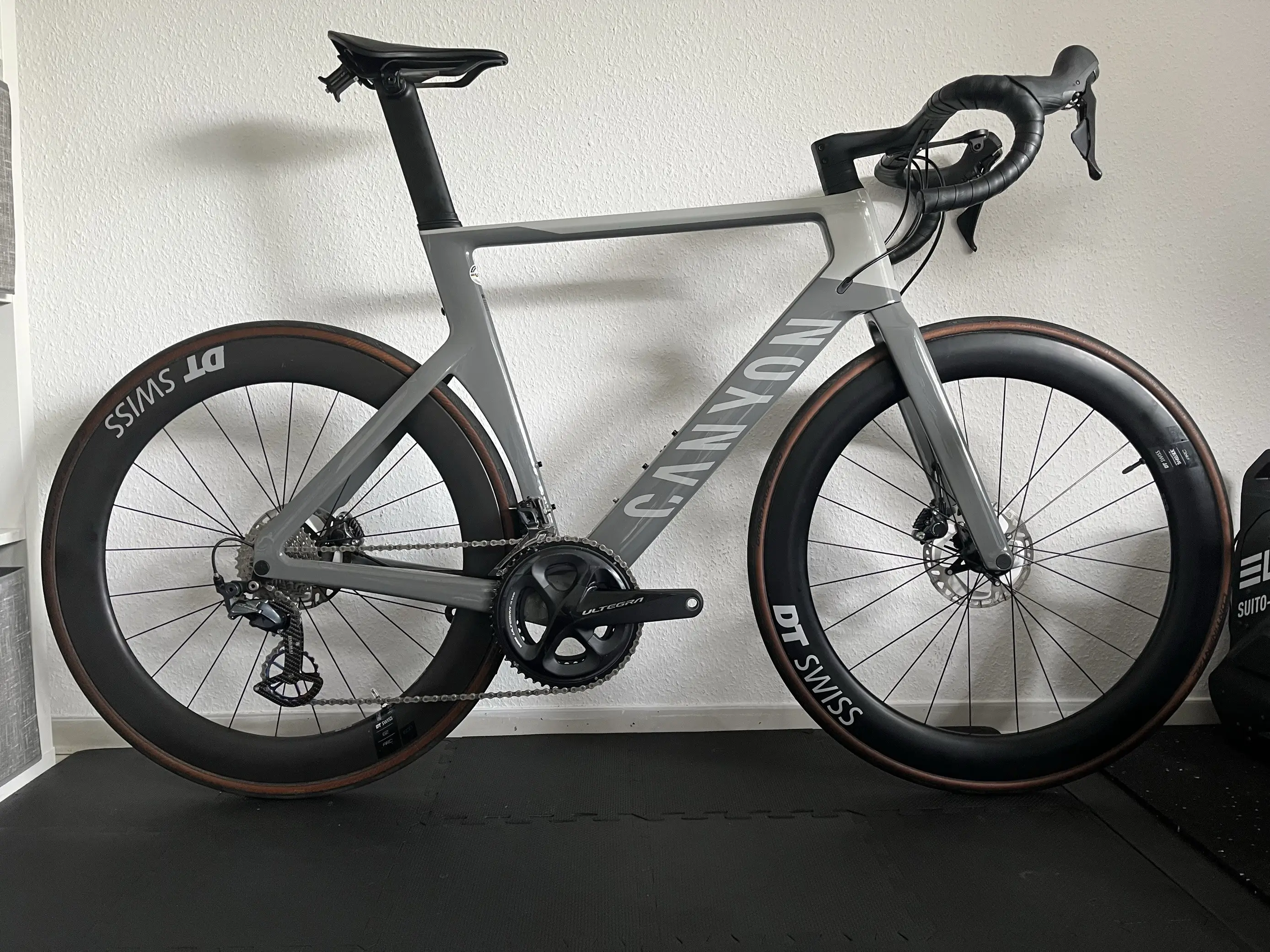 Canyon Aeroad CF SL 8 Disc used in L | buycycle