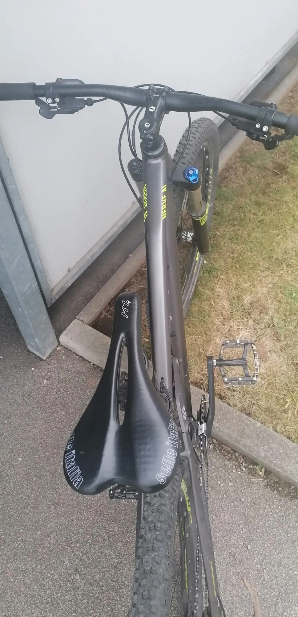 Achetez un vélo d'occasion Canyon Nerve AL 8.0 en s | buycycle