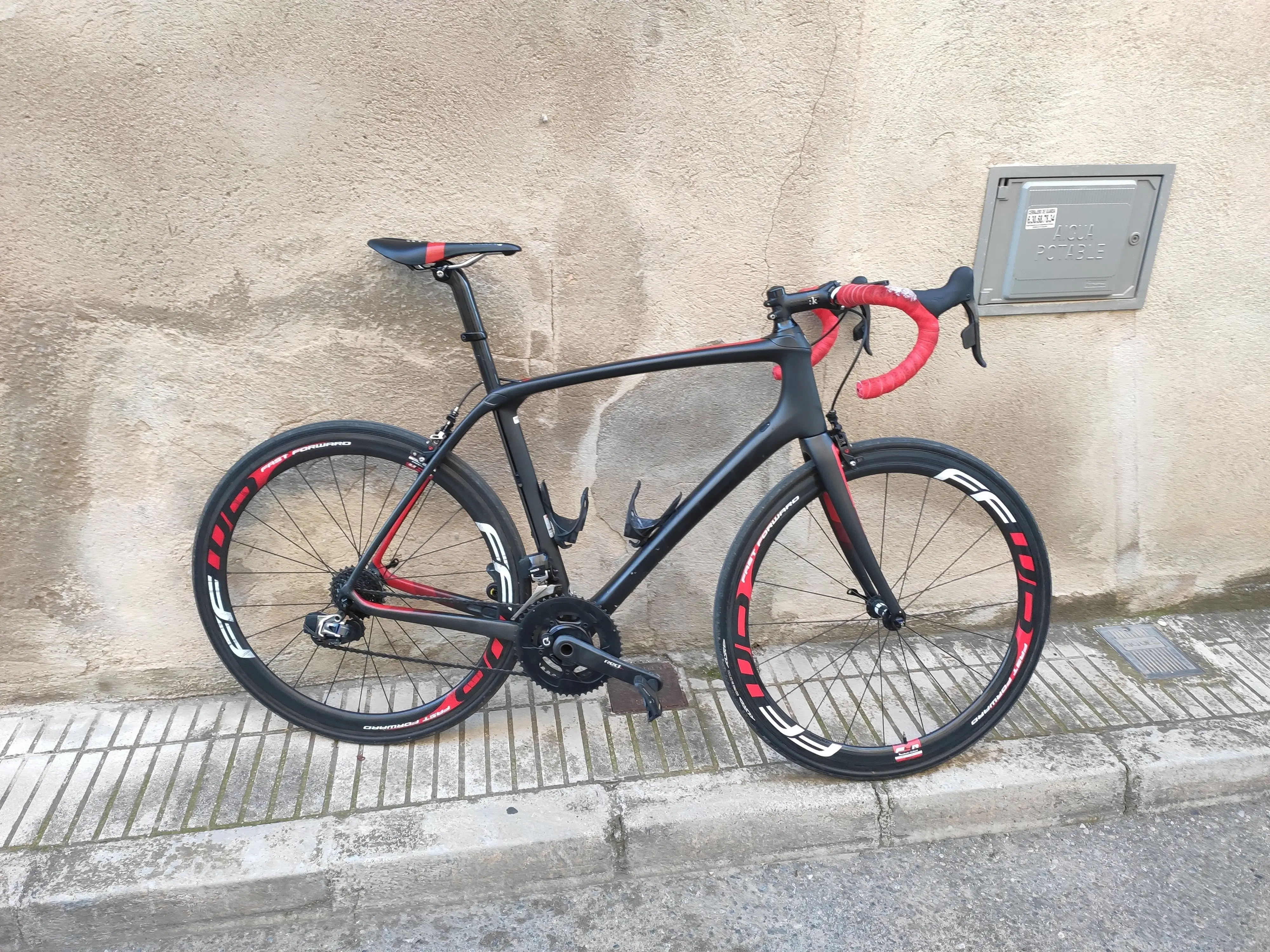 Achetez un vélo d'occasion Trek Domane SLR 9 eTap en xl | buycycle