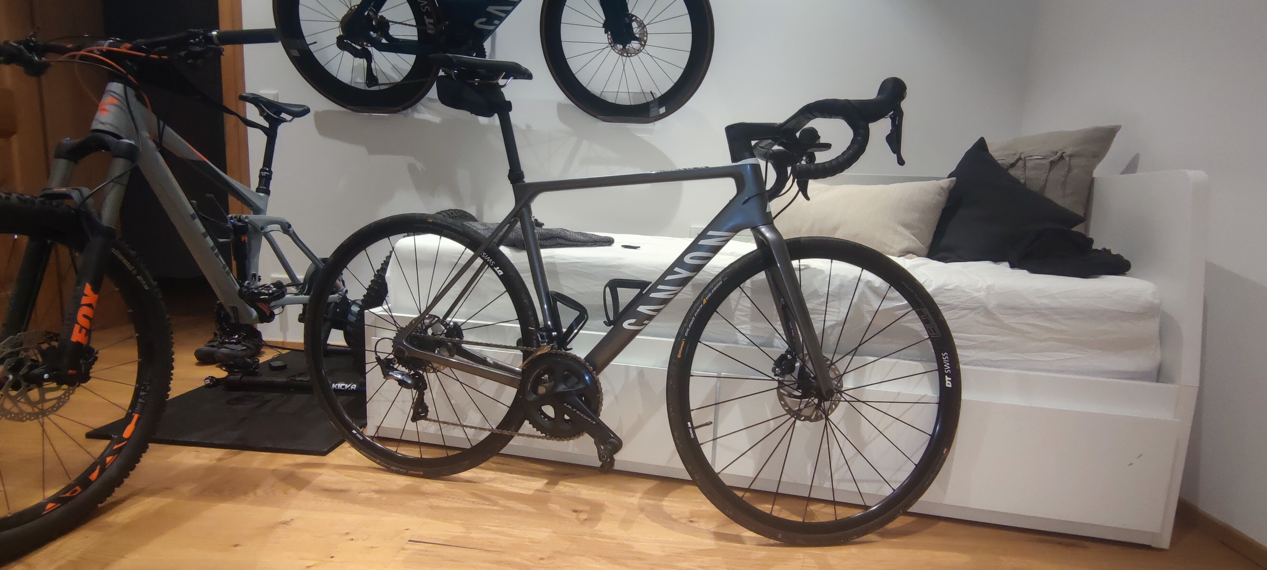 Canyon Ultimate CF SL Disc 8.0 used in m | buycycle