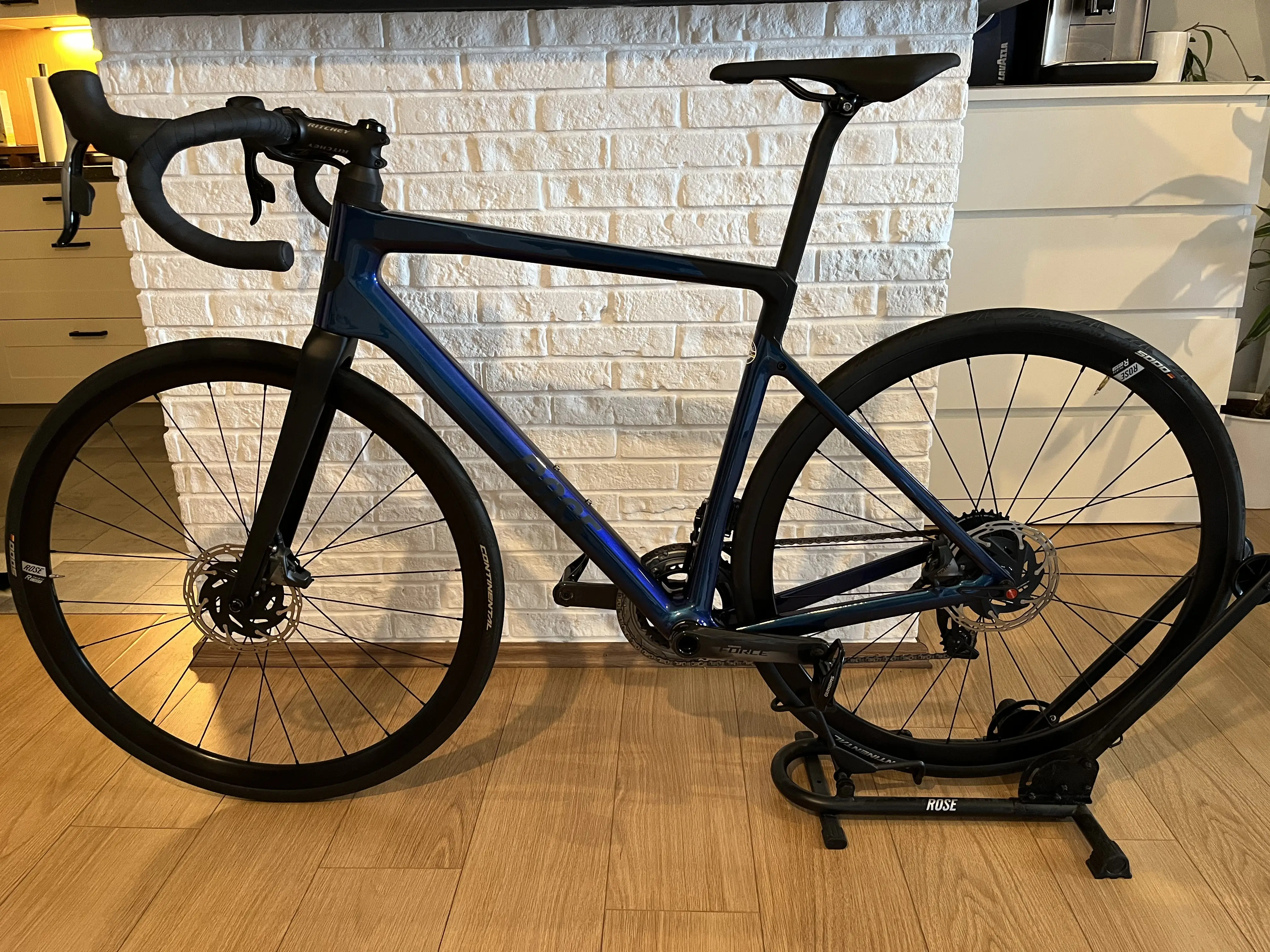 Rose REVEAL FOUR DISC Force eTap AXS used in 55 cm | buycycle