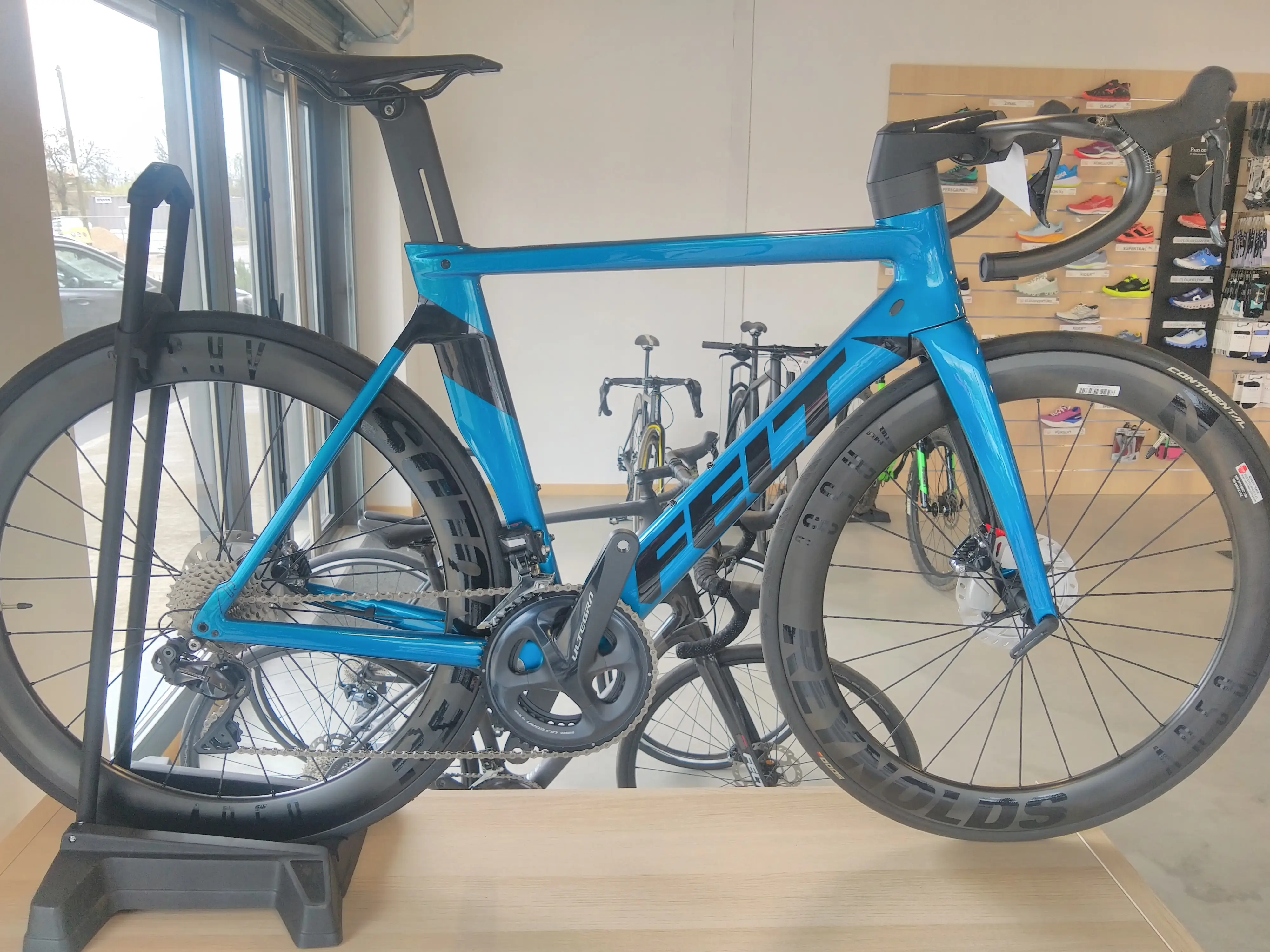 Felt AR Advanced Ultegra Di2 used in m | buycycle