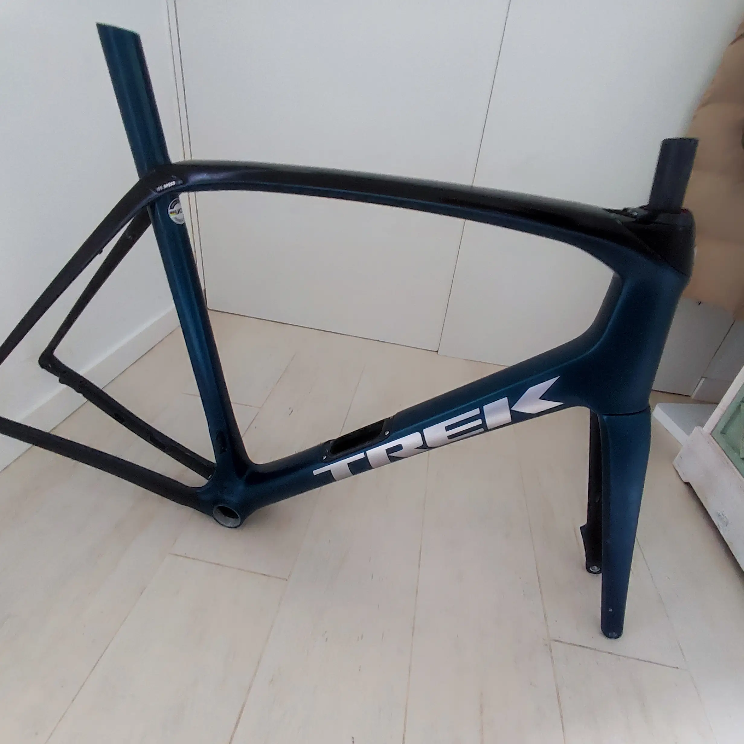 Trek Domane SL Disc Frame Set used in 56 cm | buycycle