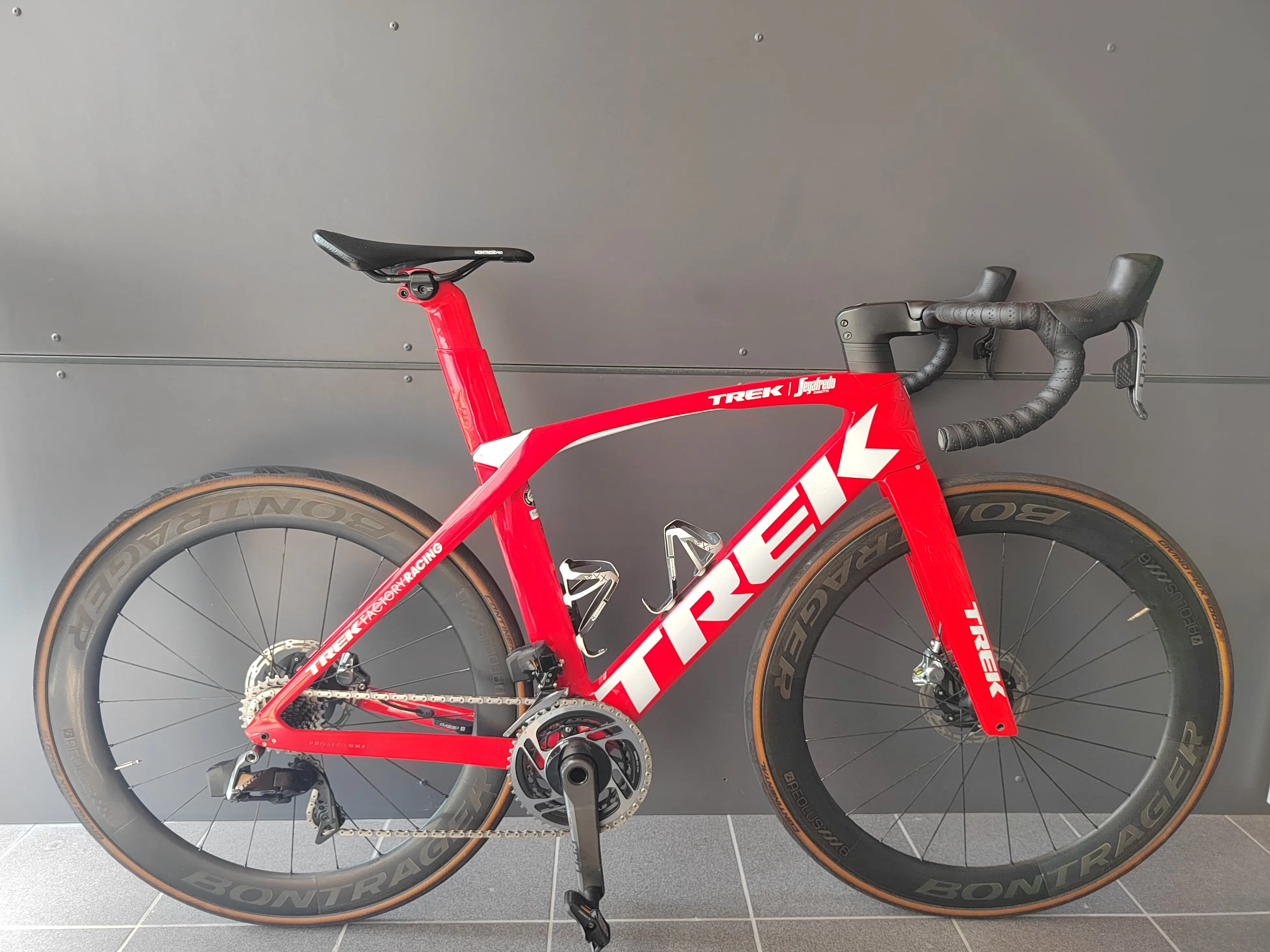Trek Madone SLR 9 AXS Gen 6 gebraucht kaufen M | buycycle