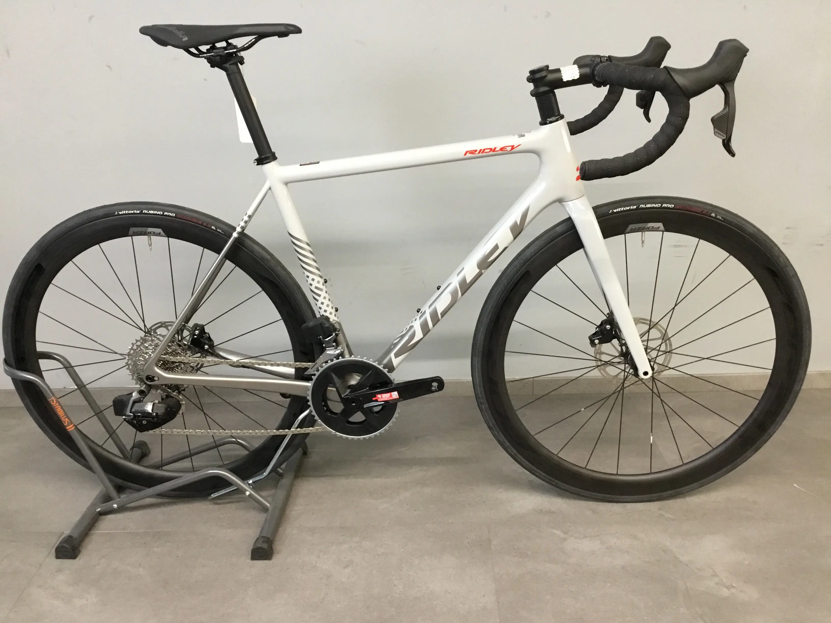 Achetez un vélo d'occasion Ridley Helium SLX disc Rival AXS en s | buycycle