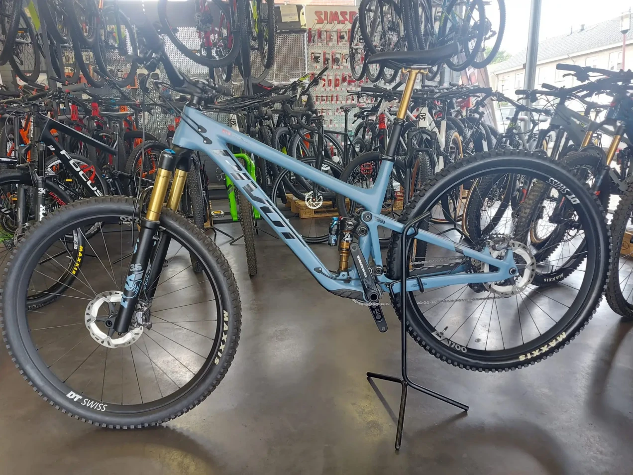 Pivot Trail 429 Pro XT/XTR Enduro w/ Carbon Wheels used in l | buycycle