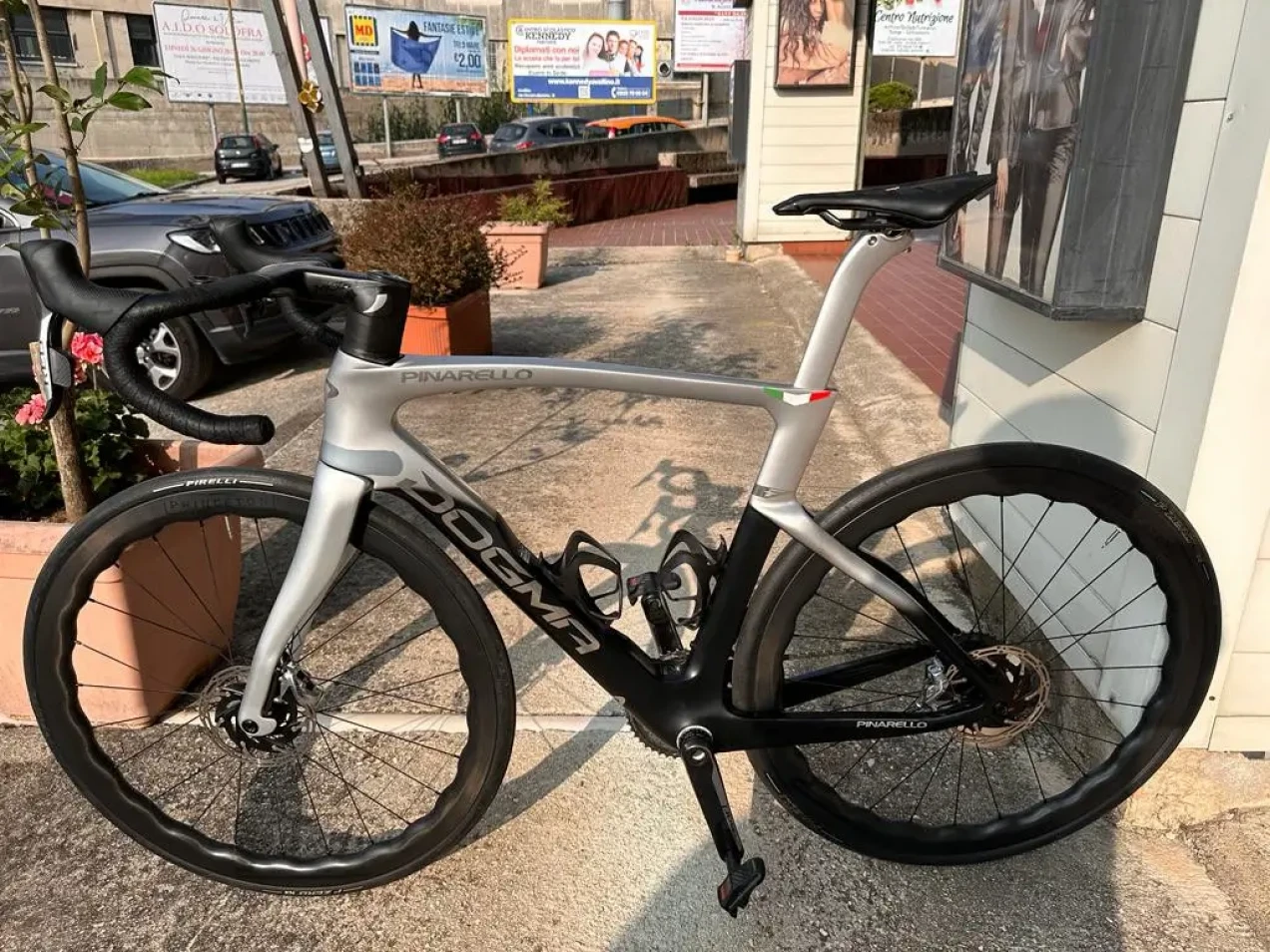 Pinarello DOGMA F RED ETAP AXS Disc gebraucht kaufen M | buycycle