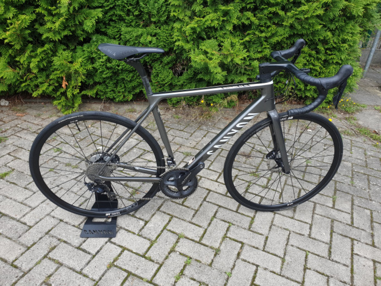 Canyon Ultimate CF SL Disc 8.0 used in 54 cm | buycycle