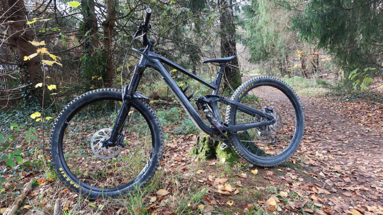 Achetez un vélo d'occasion Trek Slash 8 en l | buycycle