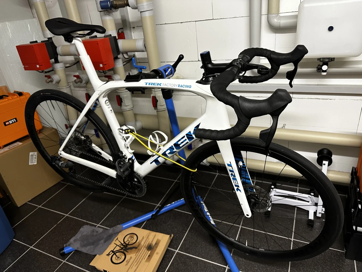 Trek Domane SLR 7 eTap used in 58 cm | buycycle