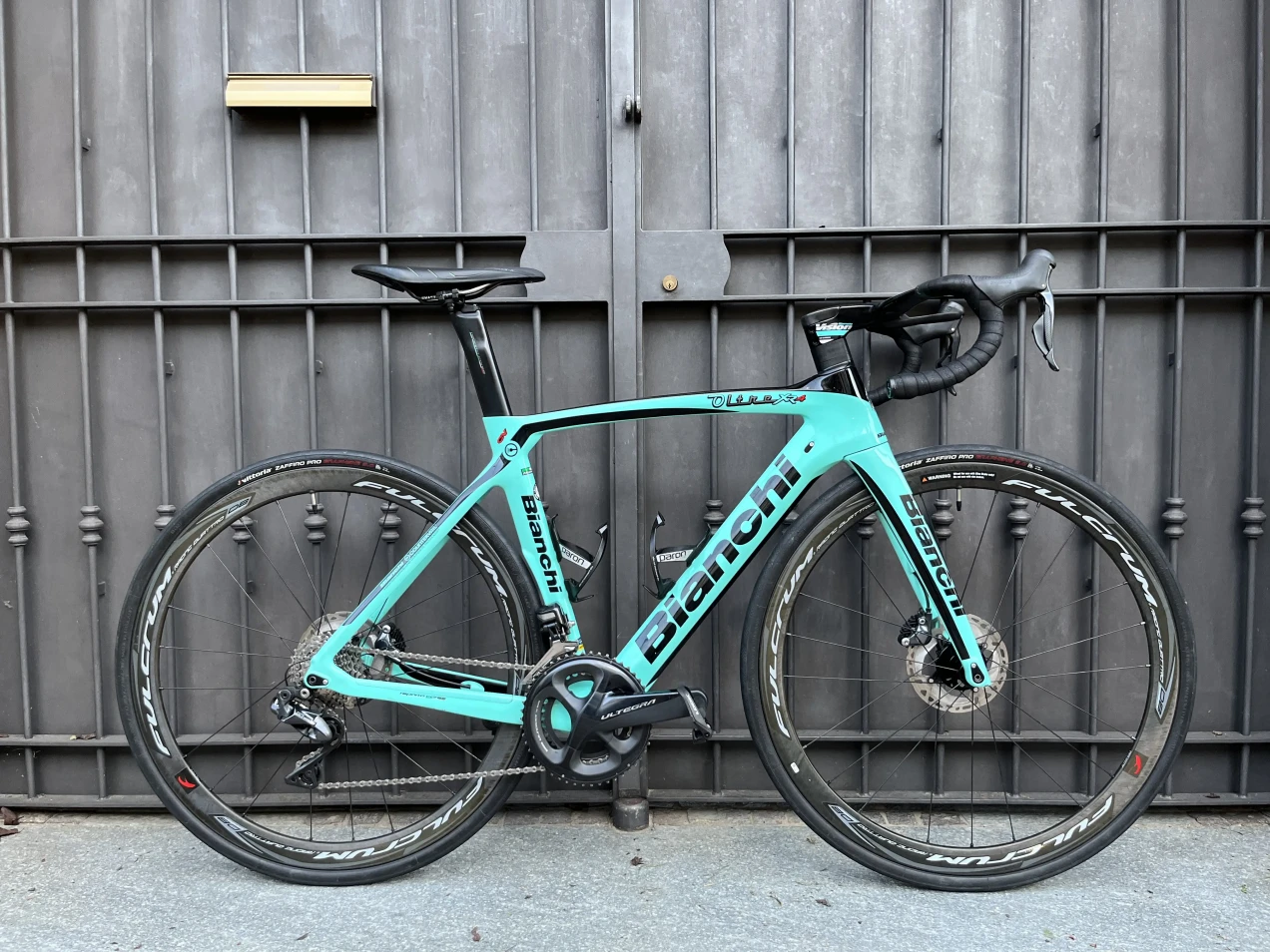 Bianchi Oltre XR4 CV Disc Ultegra Di2 gebruikt in 53 cm | buycycle