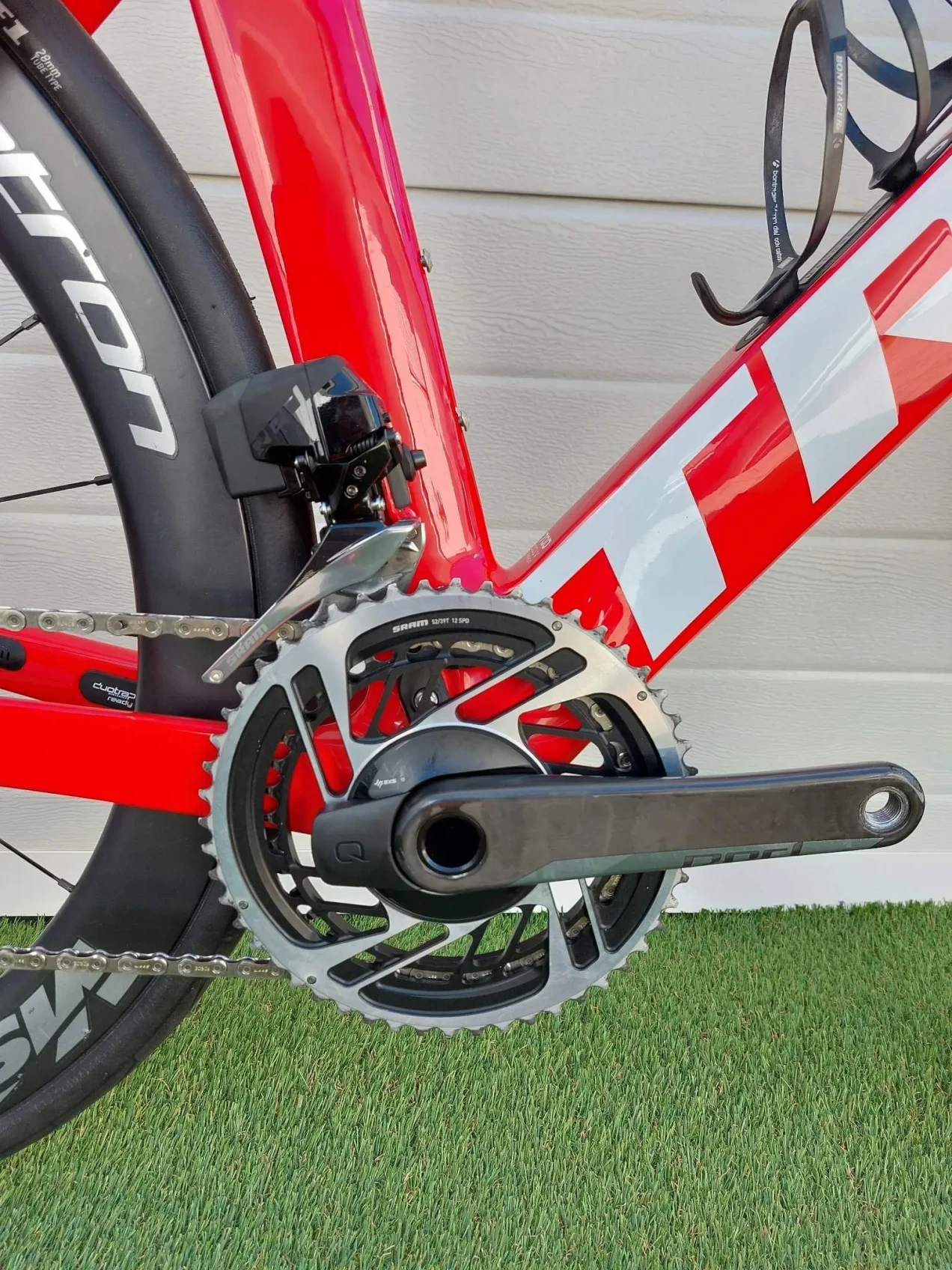 Trek Madone SLR 9 Disc eTap used in 54 cm | buycycle