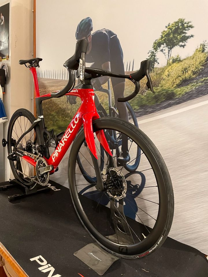 Pinarello Dogma F Disc used in 55 cm | buycycle