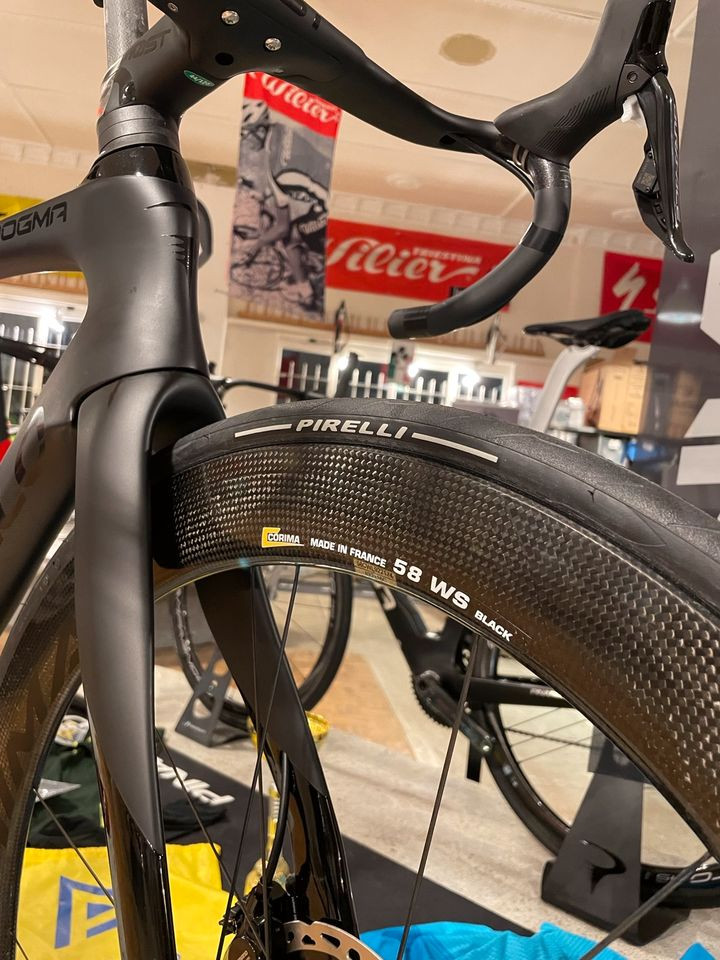 Pinarello Dogma F SUPER RECORD EPS used in 55 cm | buycycle