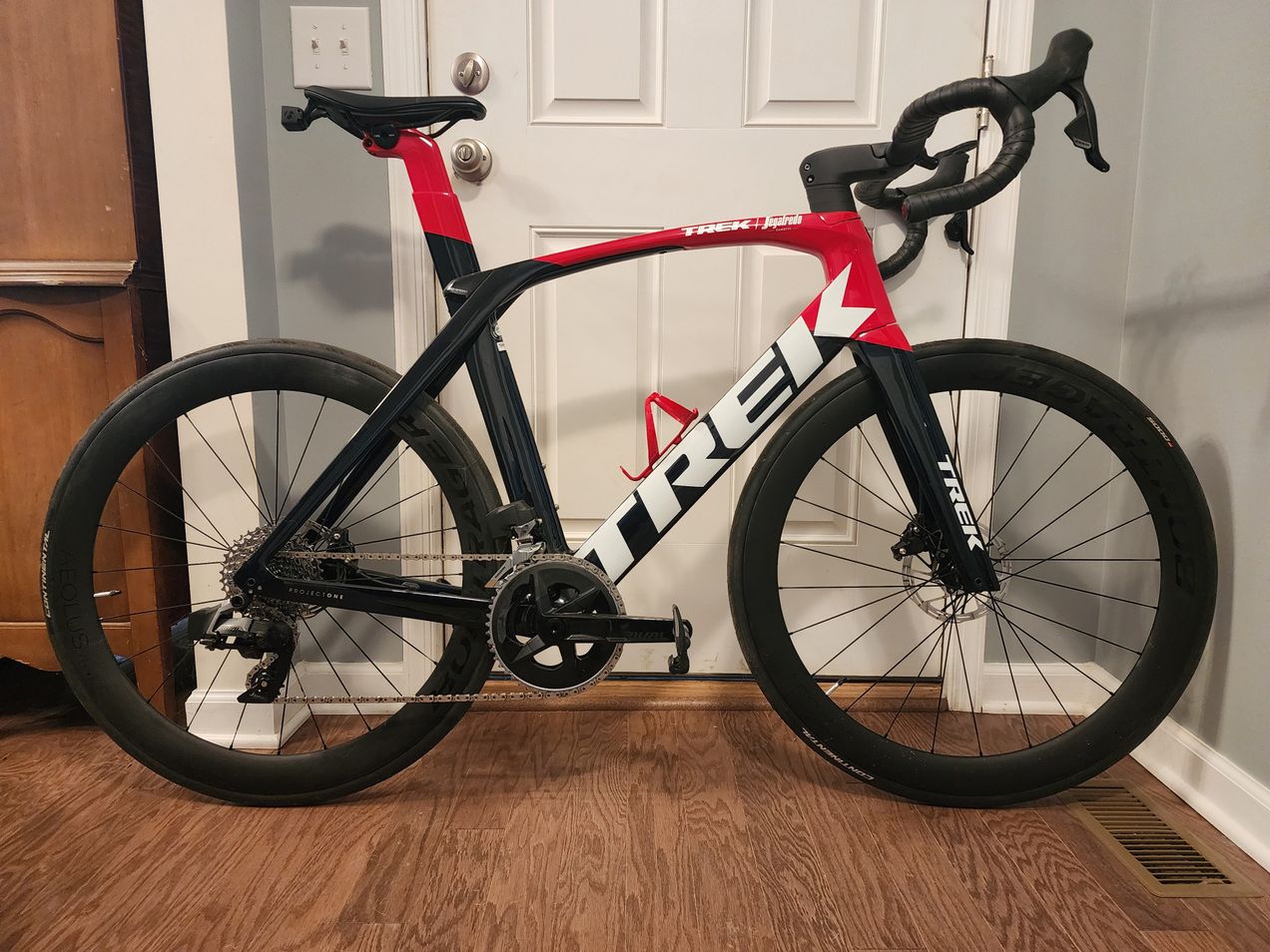 Trek Madone SLR 6 eTap used in 58 cm | buycycle USA