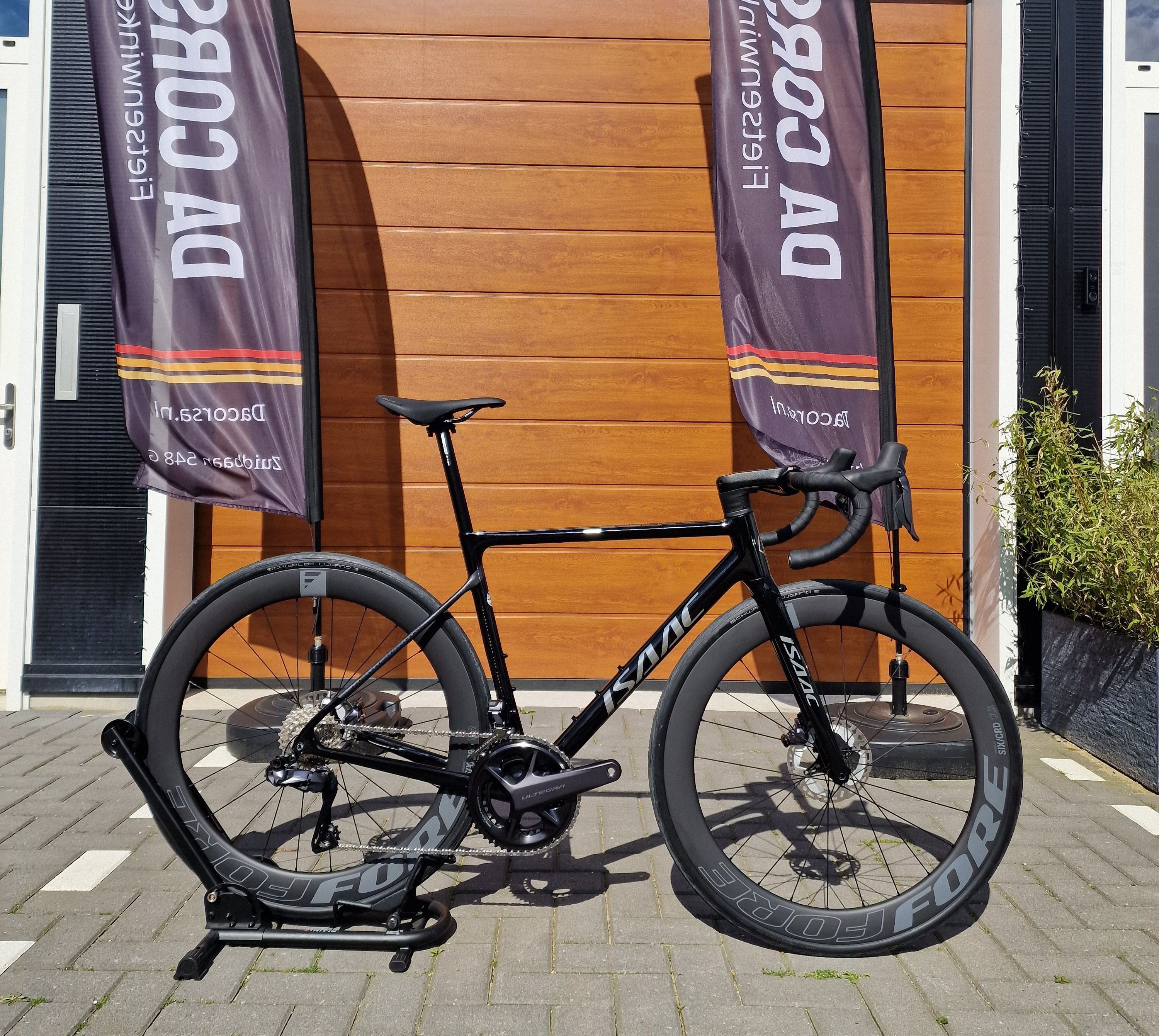 Isaac Isaac Element Chrome Black M Ultegra DI2 used in M | buycycle USA