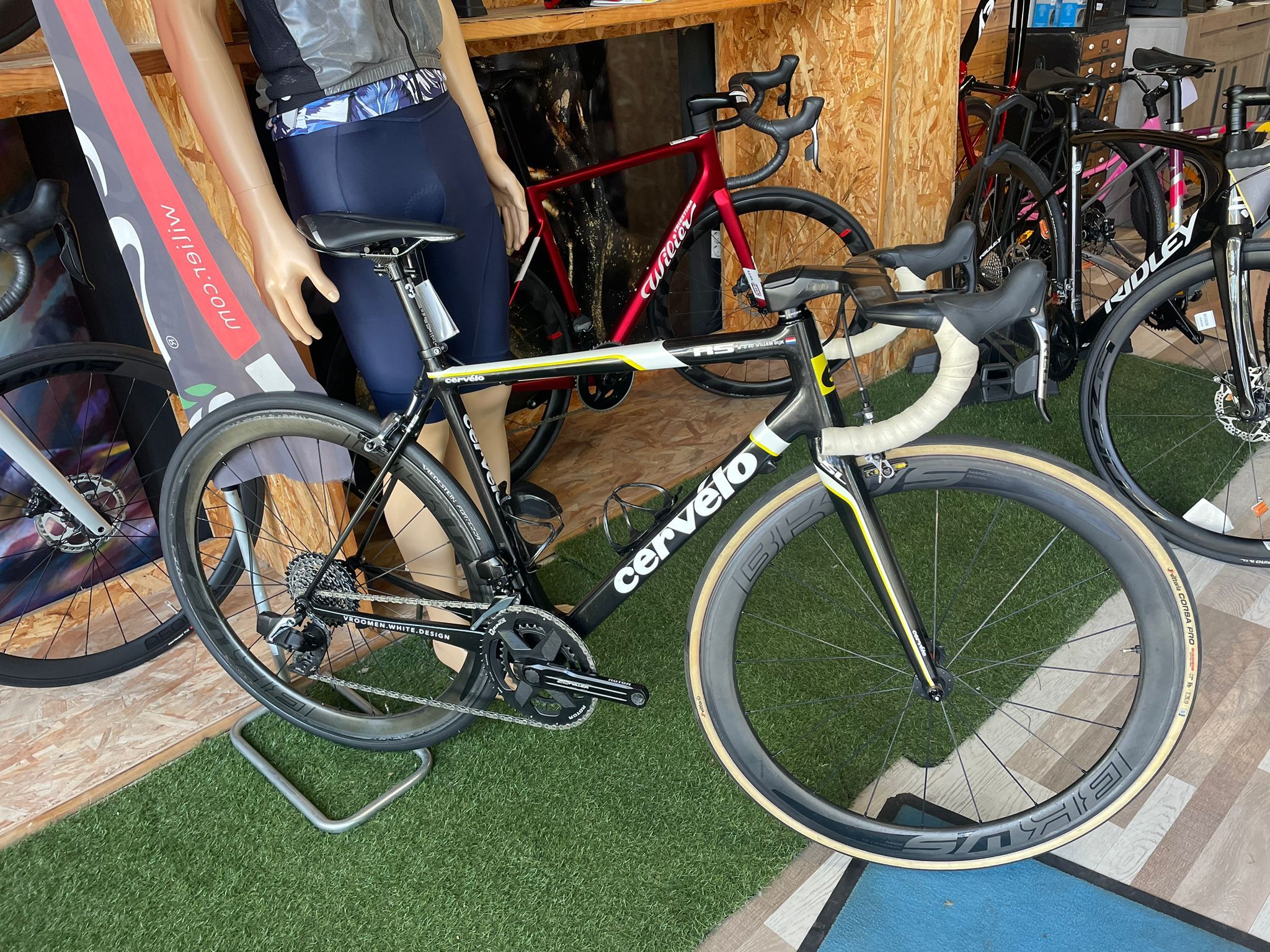 Cervélo R5 Red eTAP AXS Rim used in 44 cm | buycycle USA