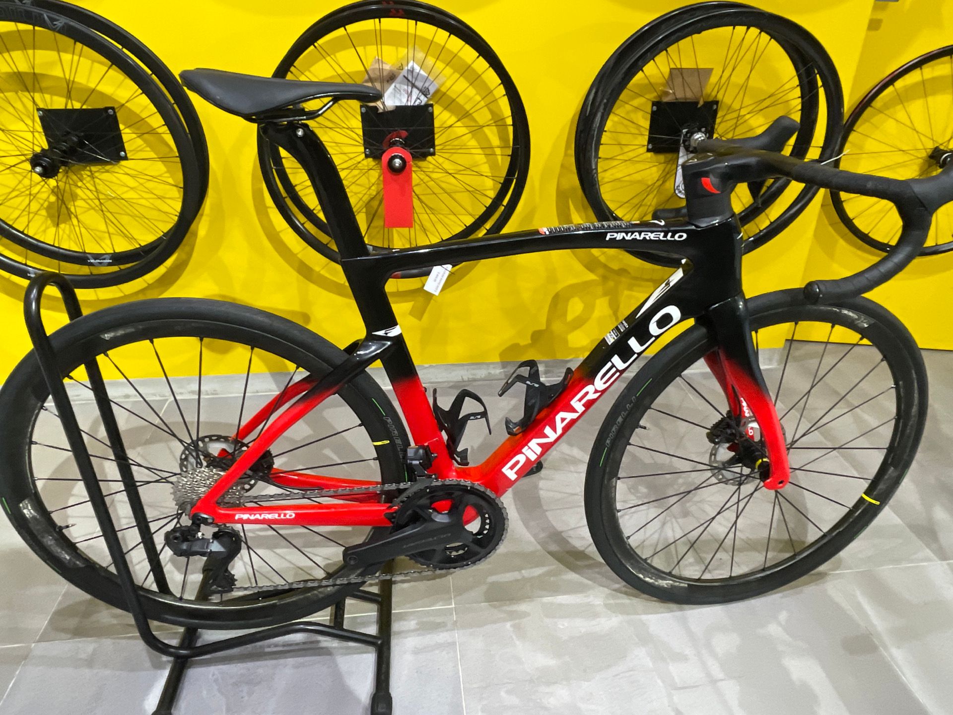 Pinarello F7 ULTEGRA Di2 used in 53 cm | buycycle
