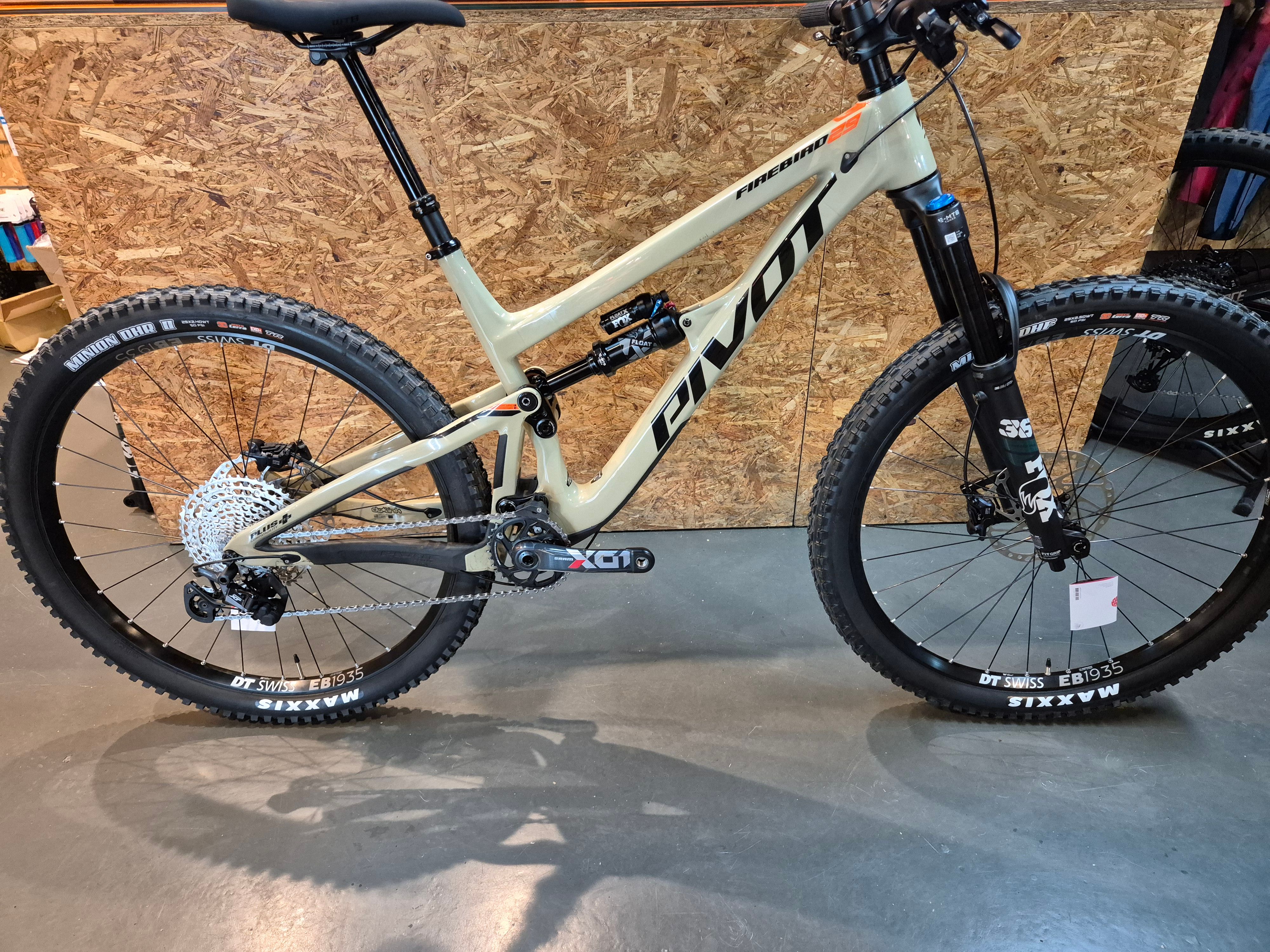 Pivot Firebird 29 Race XT used in L | buycycle USA