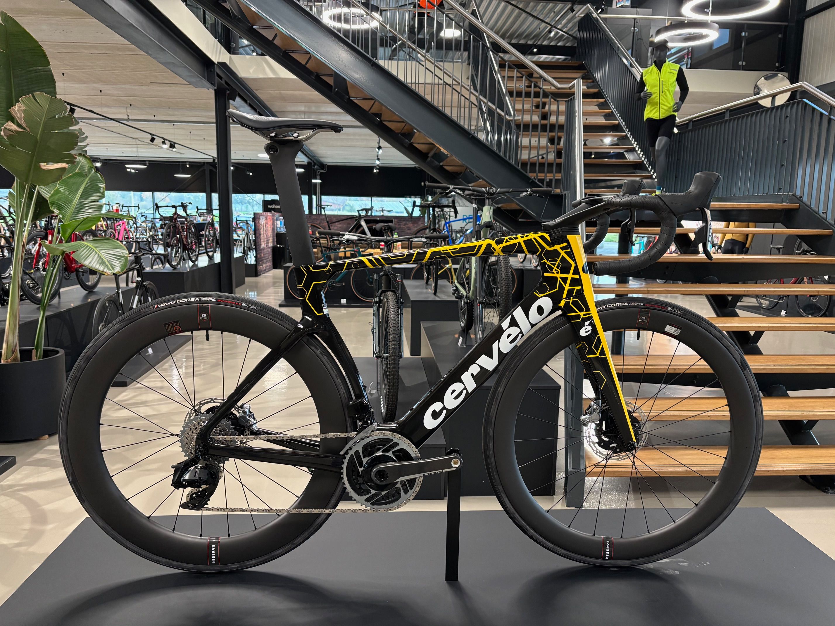 Cervélo S5 Red eTap AXS used in 56 cm | buycycle