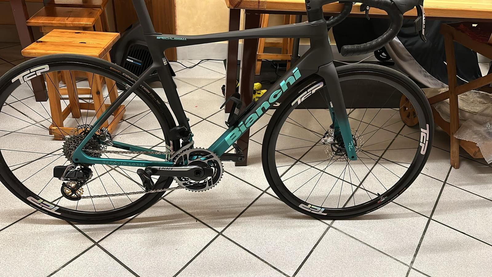 Bianchi Specialissima RC Sram Red eTap AXS used in 55 cm | buycycle